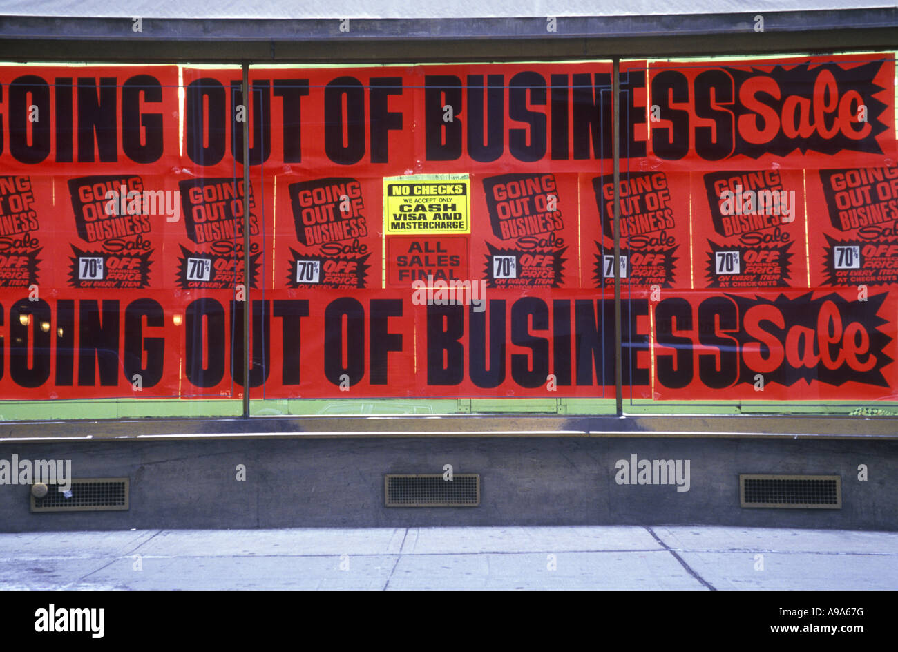 GOING OUT OF BUSINESS SIGNS Stock Photo - Alamy