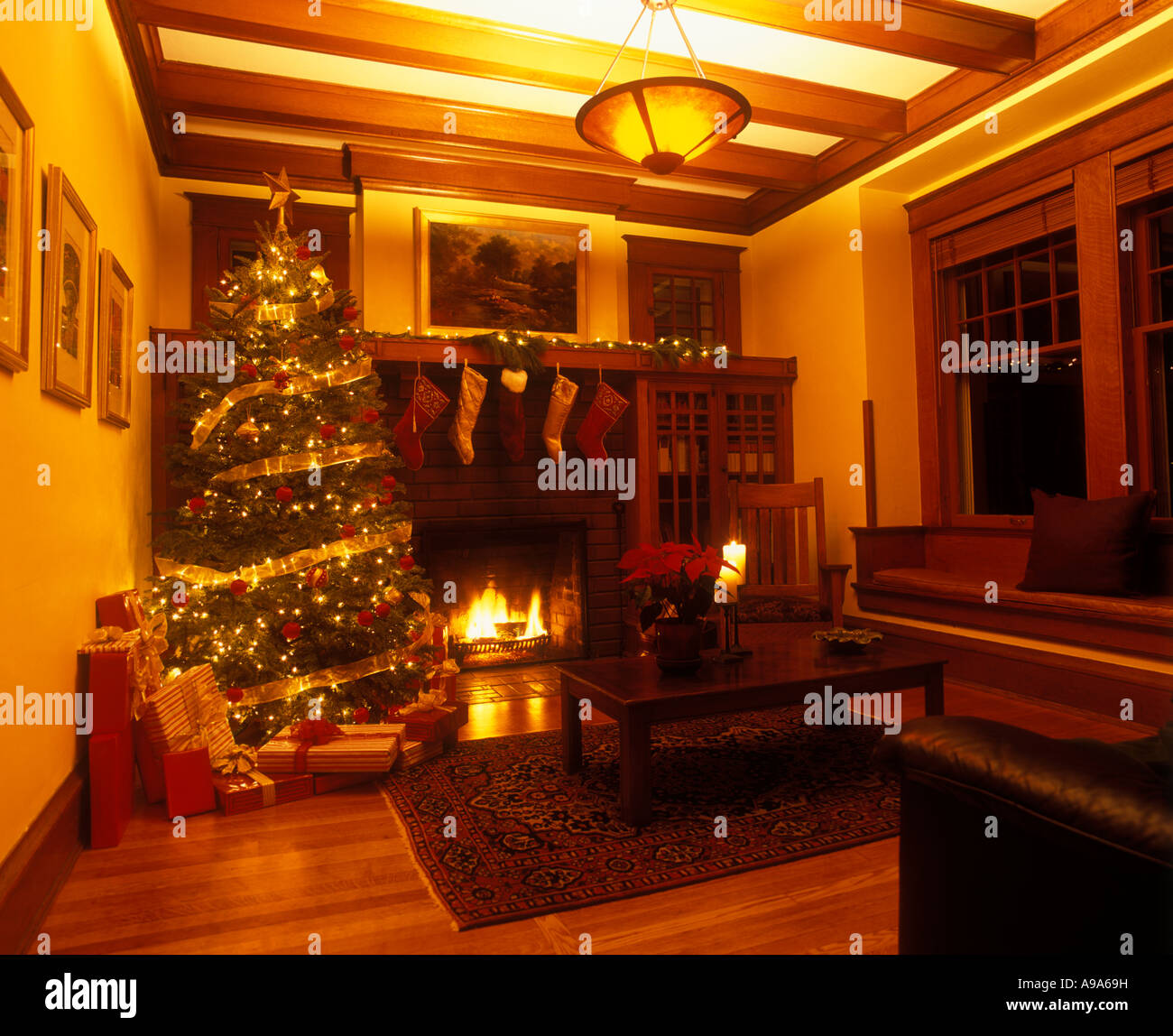 DECORATED CHRISTMAS TREE IN ROOM OF ARTS AND CRAFTS HOUSE USA Stock ...