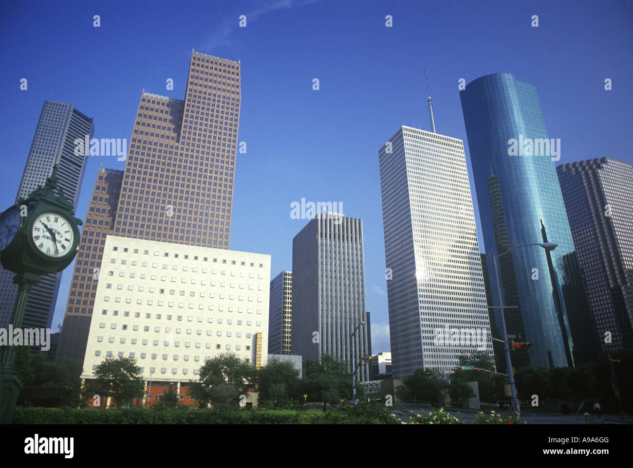 TALL OFFICE BUILDINGS DOWNTOWN SKYLINE HOUSTON TEXAS USA Stock Photo ...