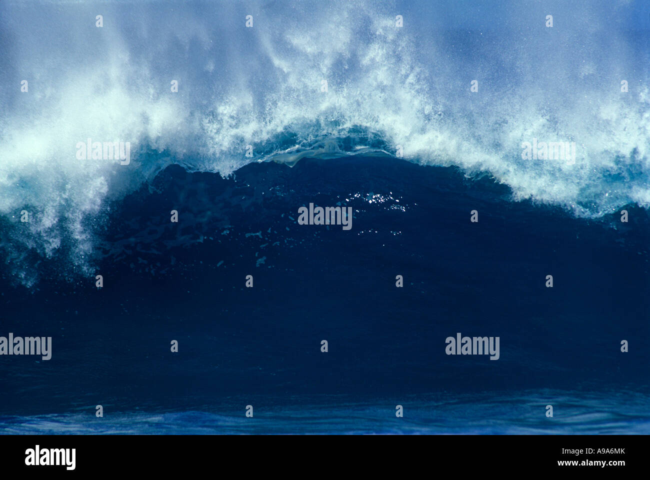 STORM SHOREBREAK WAVE Stock Photo - Alamy