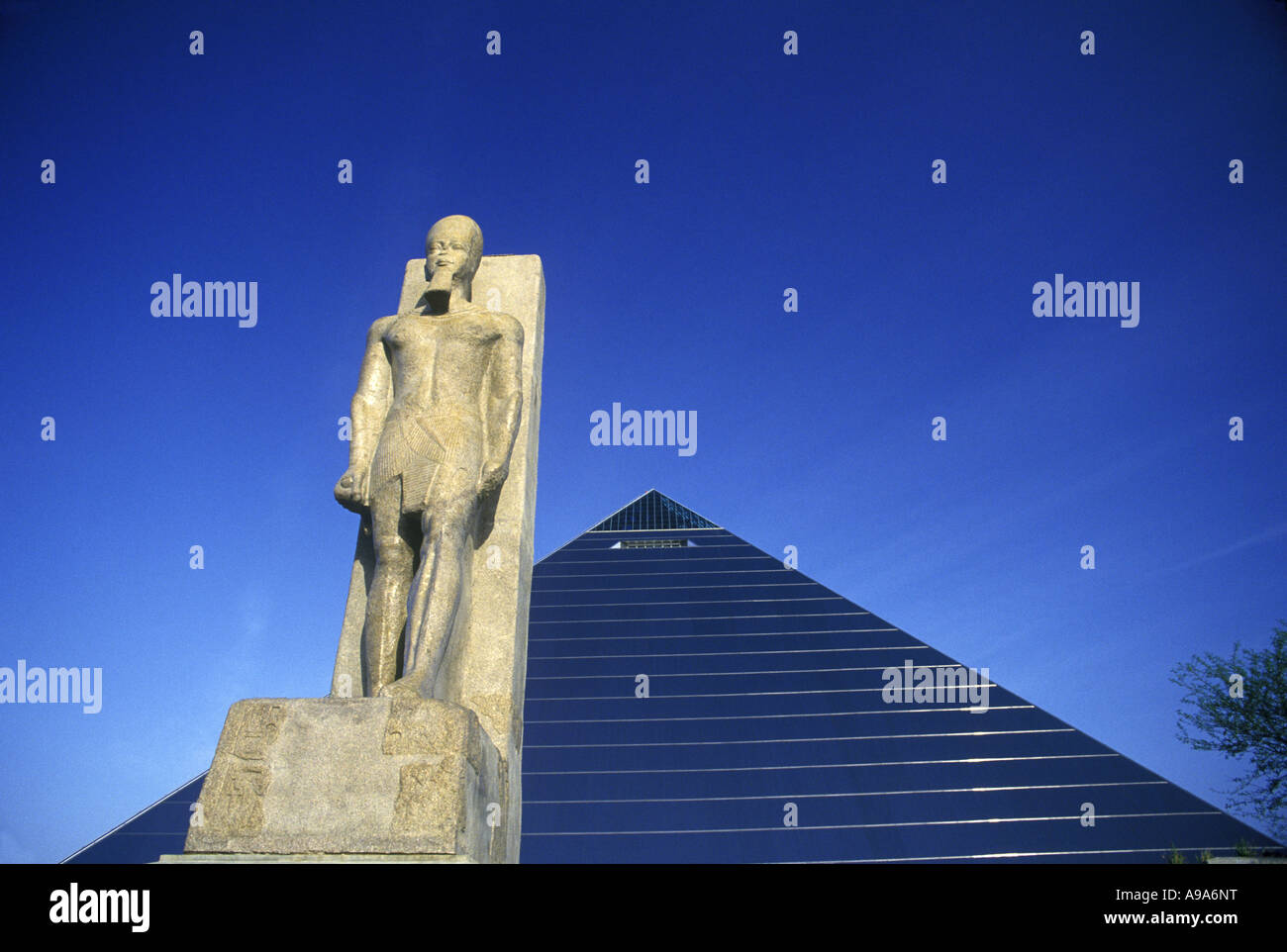 1992 HISTORICAL PYRAMID SPORTS ARENA MEMPHIS TENNESSEE USA Stock Photo ...