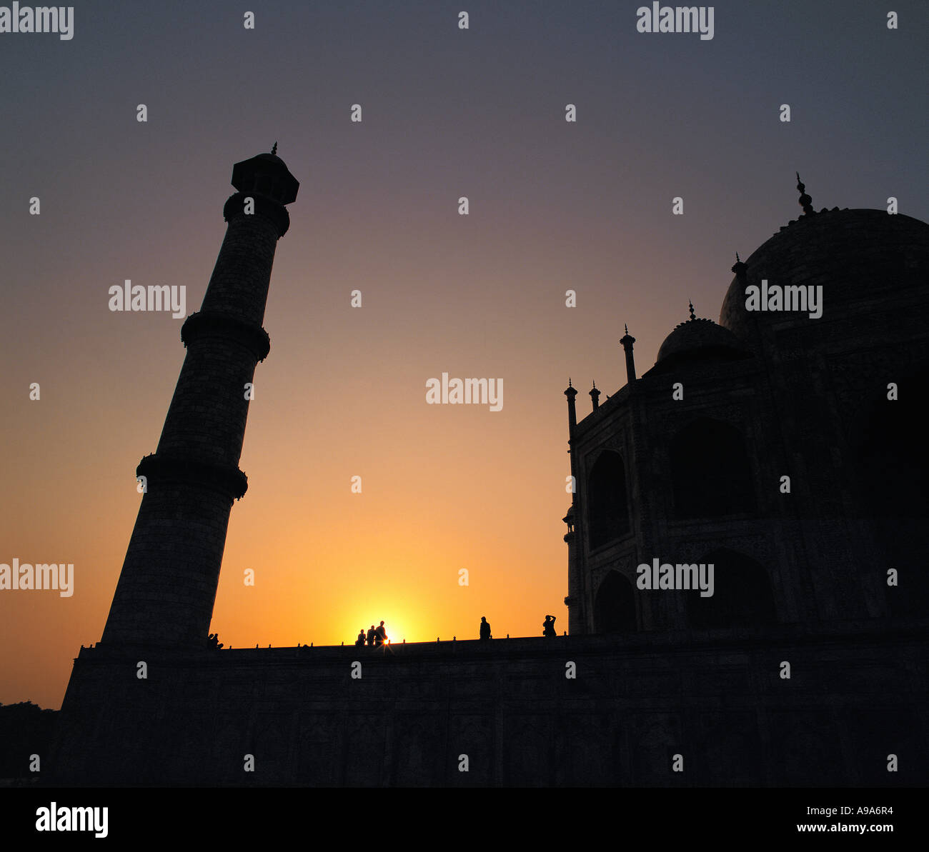 Taj mahal minaret angle hi-res stock photography and images - Alamy