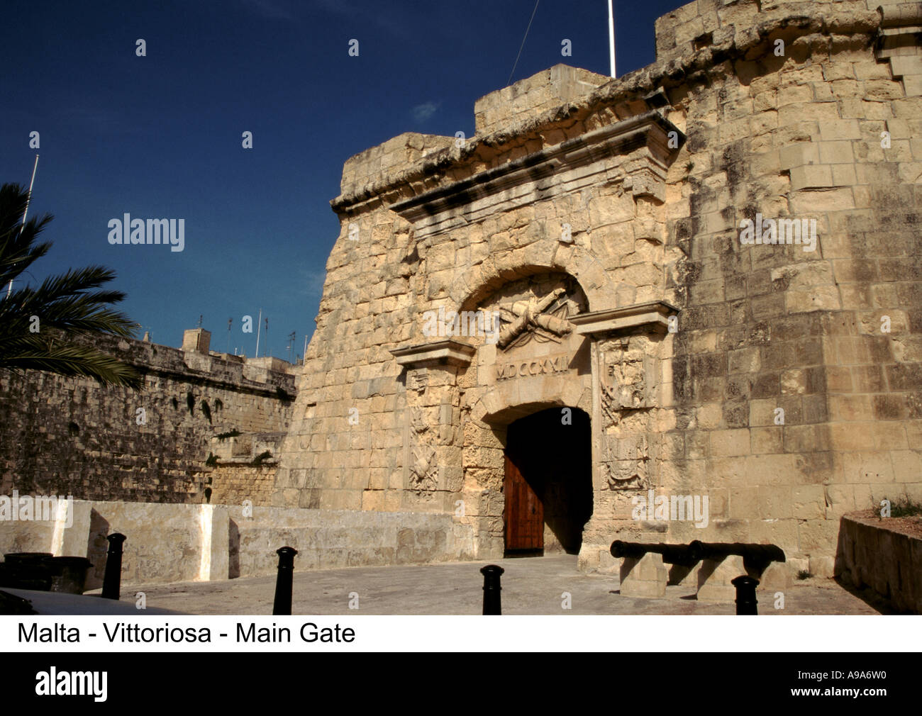 Malta Vittoriosa Main Gate Stock Photo - Alamy