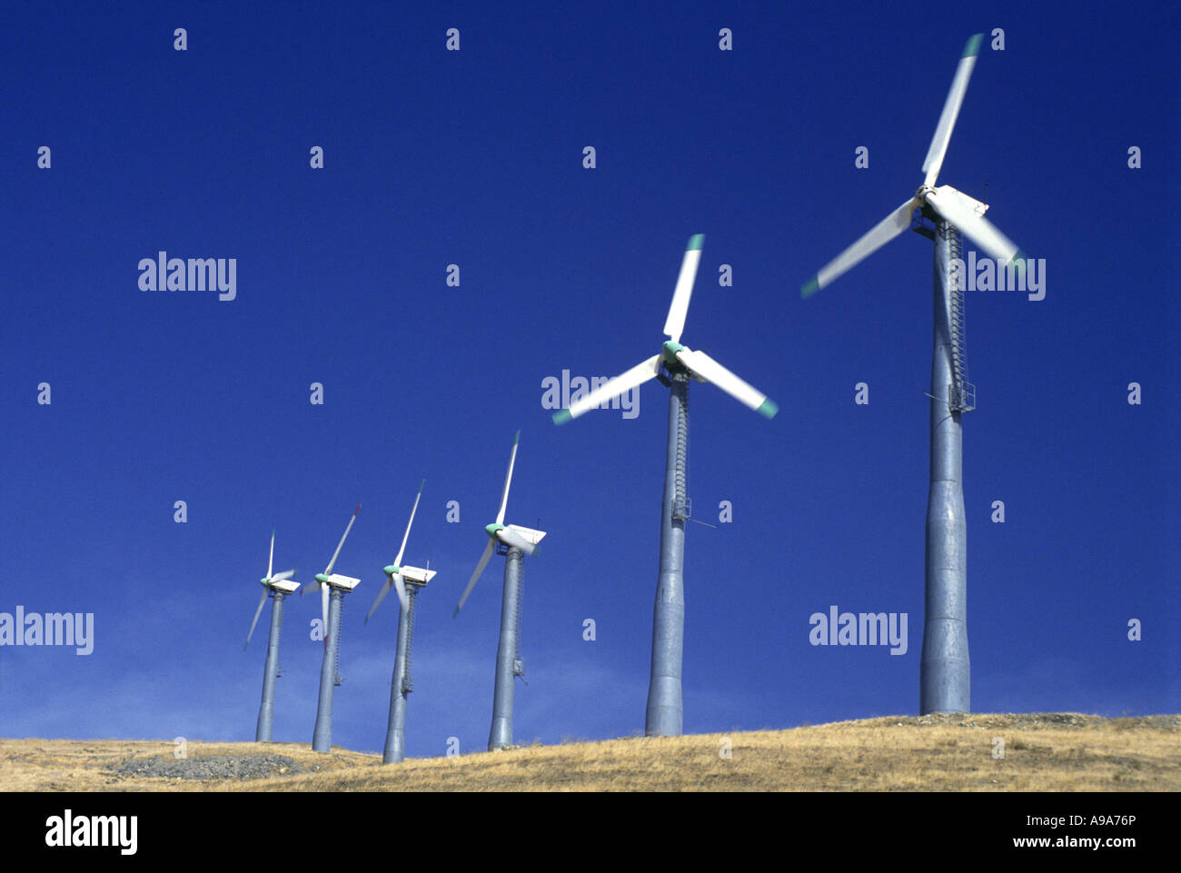ALTAMONT PASS WIND TURBINE POWER PLANT CALIFORNIA USA Stock Photo - Alamy