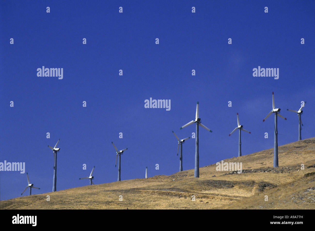 ALTAMONT PASS WIND TURBINE POWER PLANT CALIFORNIA USA Stock Photo - Alamy
