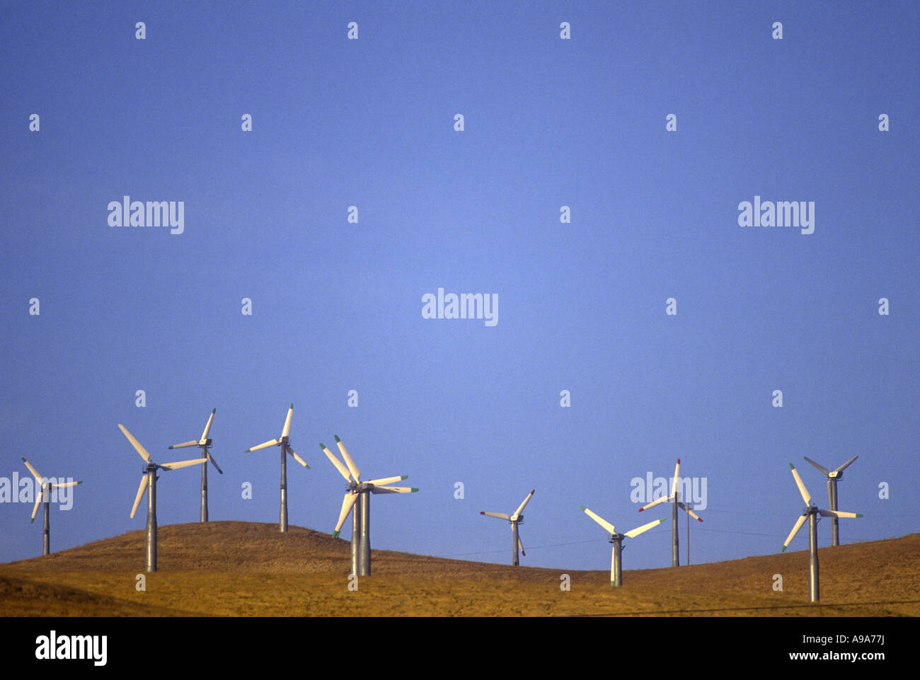 ALTAMONT PASS WIND TURBINE POWER PLANT CALIFORNIA USA Stock Photo - Alamy