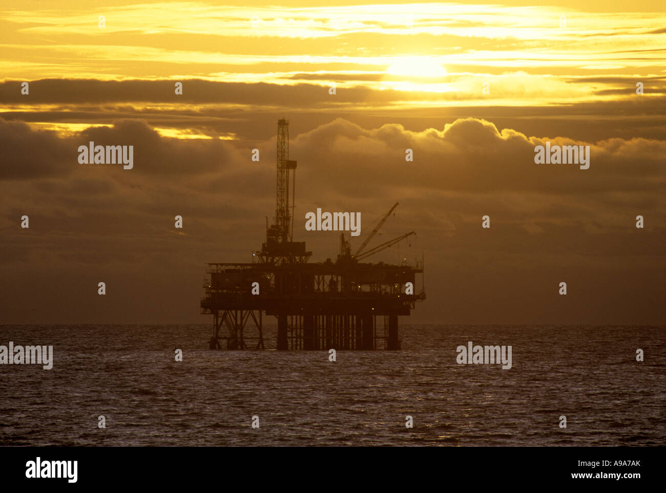 OFFSHORE OIL DRILLING RIG CALIFORNIA USA Stock Photo - Alamy