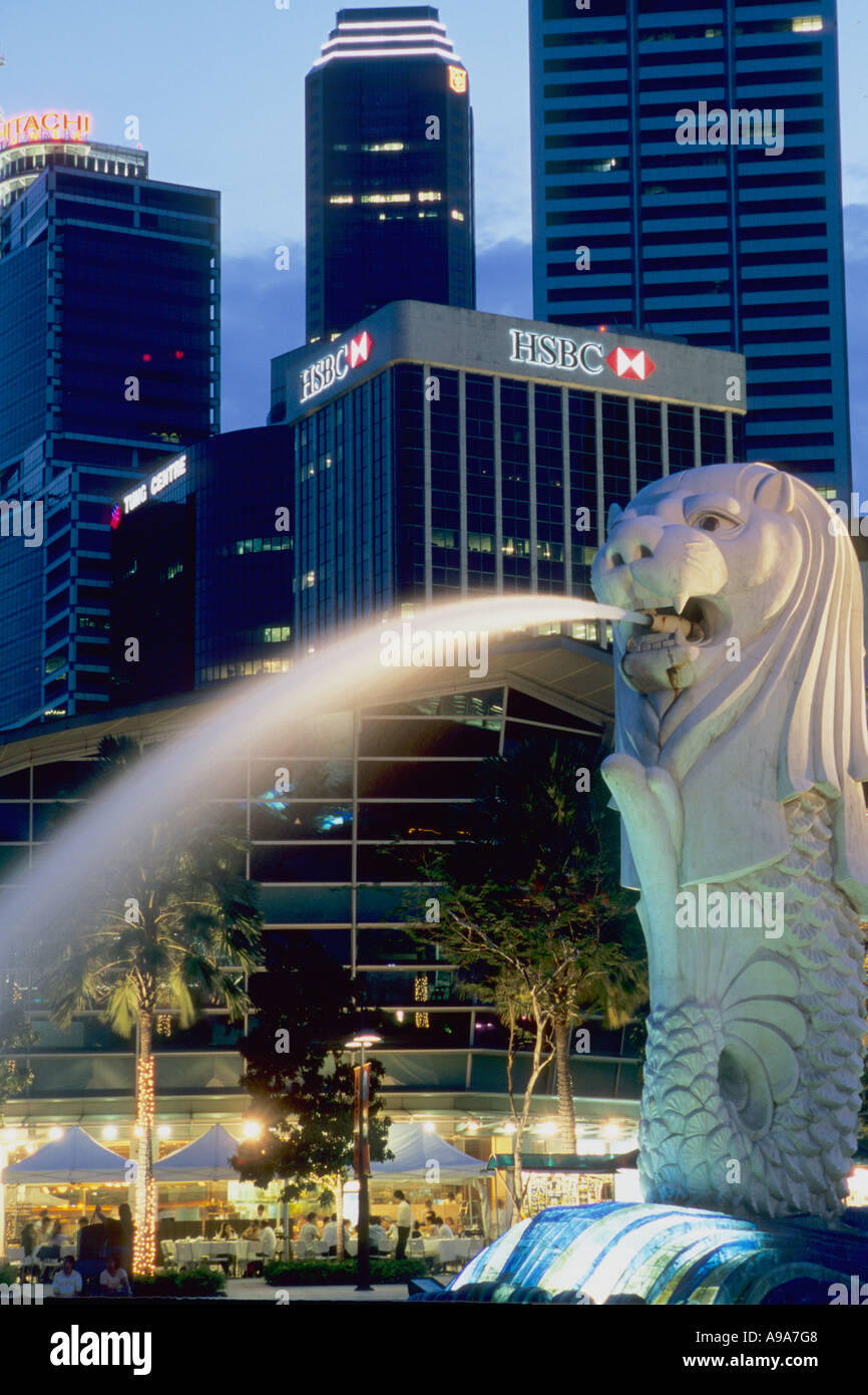 Merlion statue dusk singapore hi-res stock photography and images - Alamy
