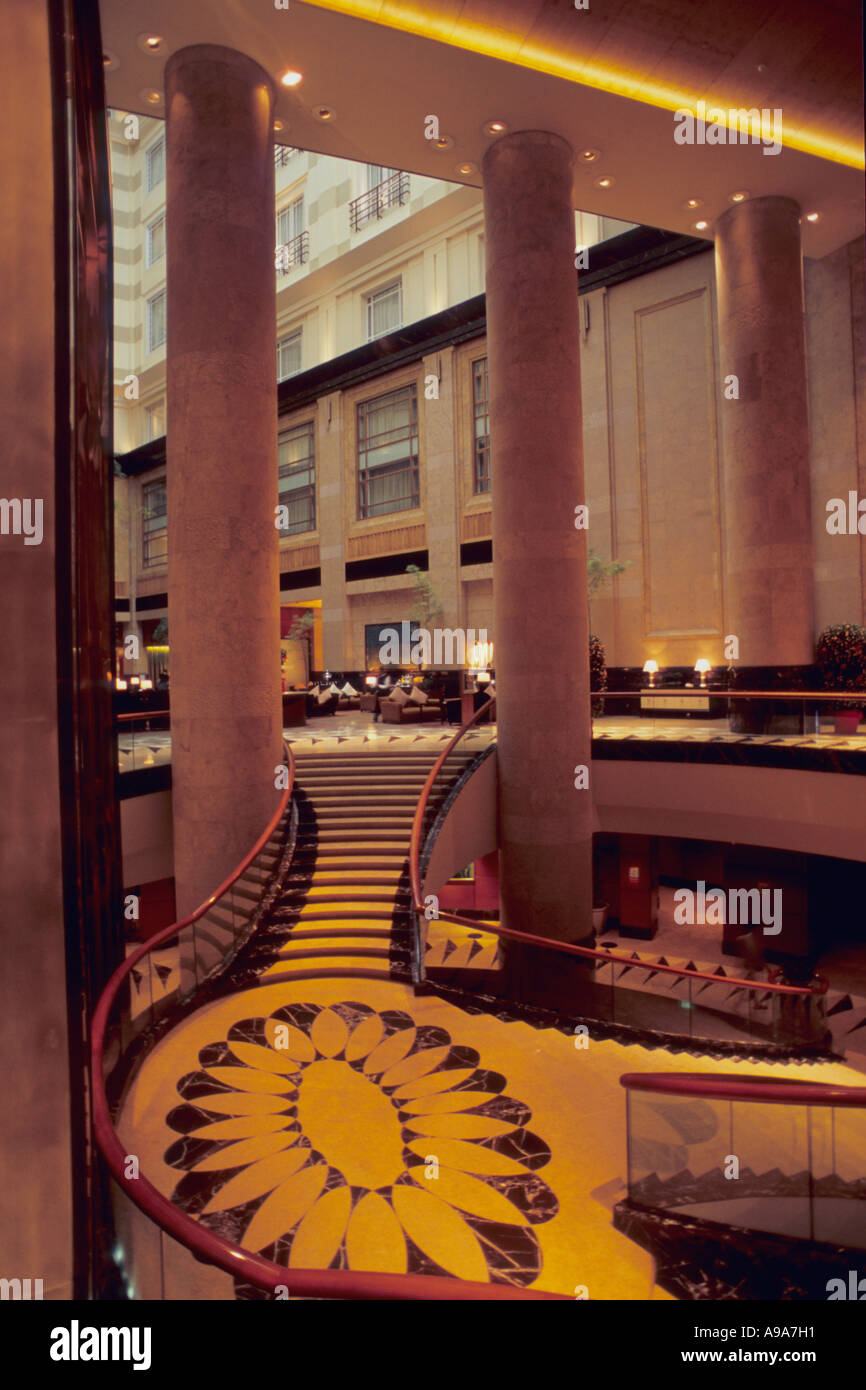 Fullerton hotel singapore interior hi-res stock photography and images ...