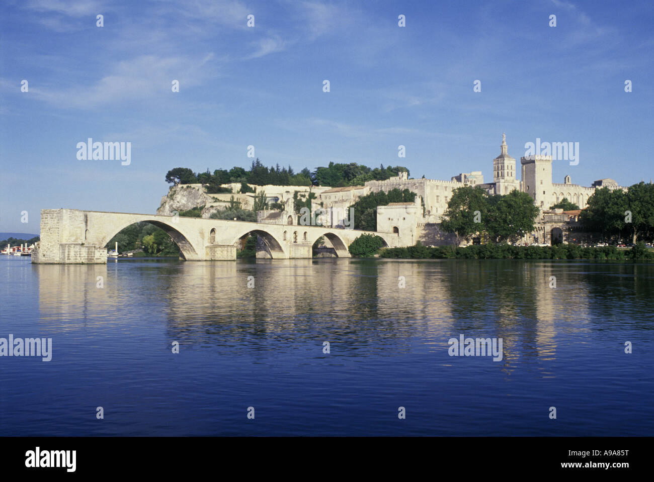OLD STONE PONT SAINT BENEZET BRIDGE PALAIS DES PAPES AVIGNON VAUCLUSE ...