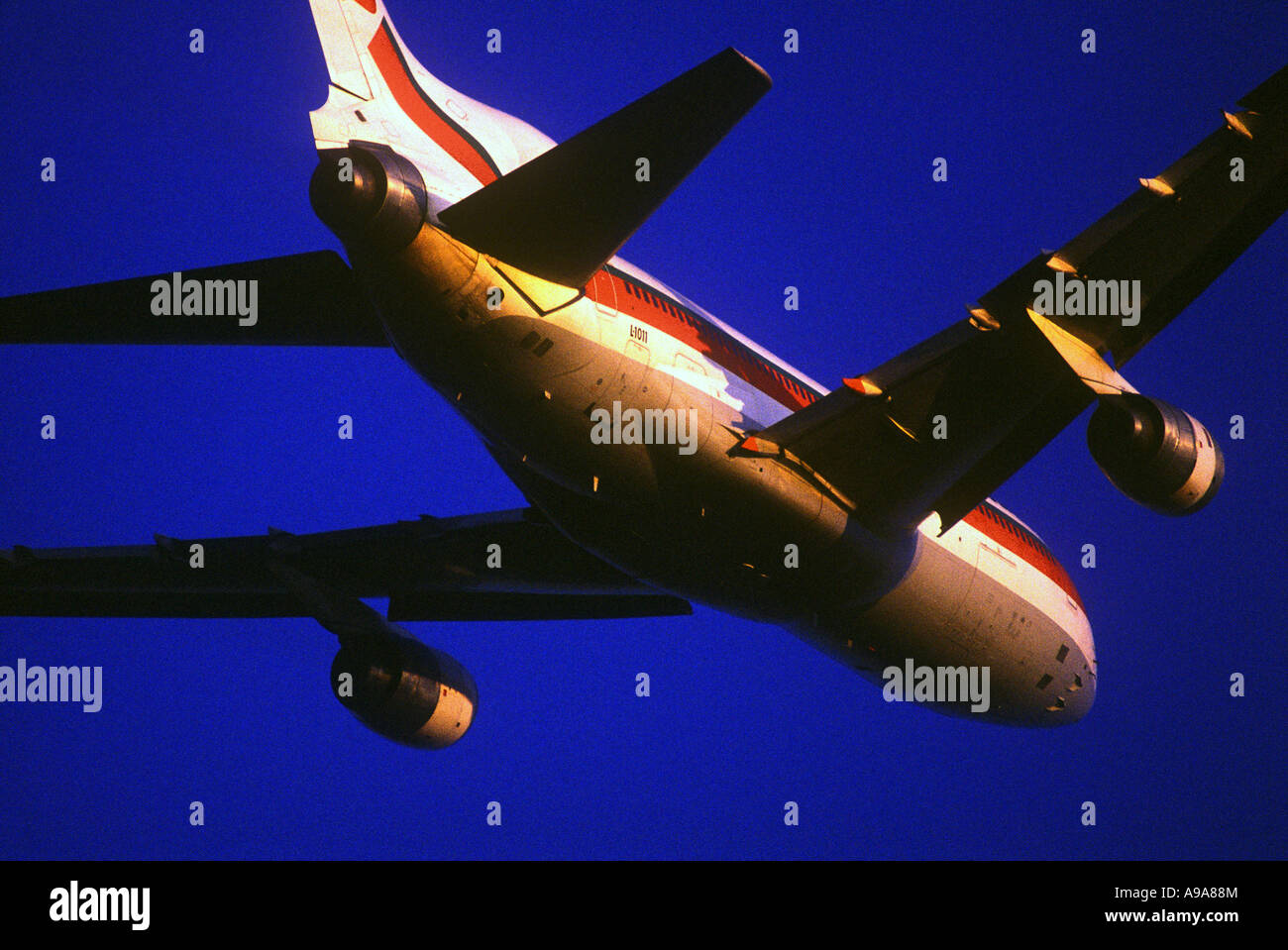 COMMERCIAL PASSENGER AIRCRAFT Stock Photo - Alamy