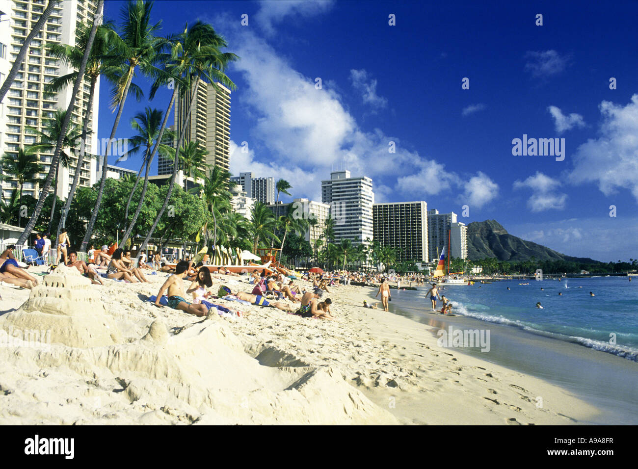 WAIKIKI BEACH DIAMOND HEAD HONOLULU OAHU HAWAII USA Stock Photo - Alamy