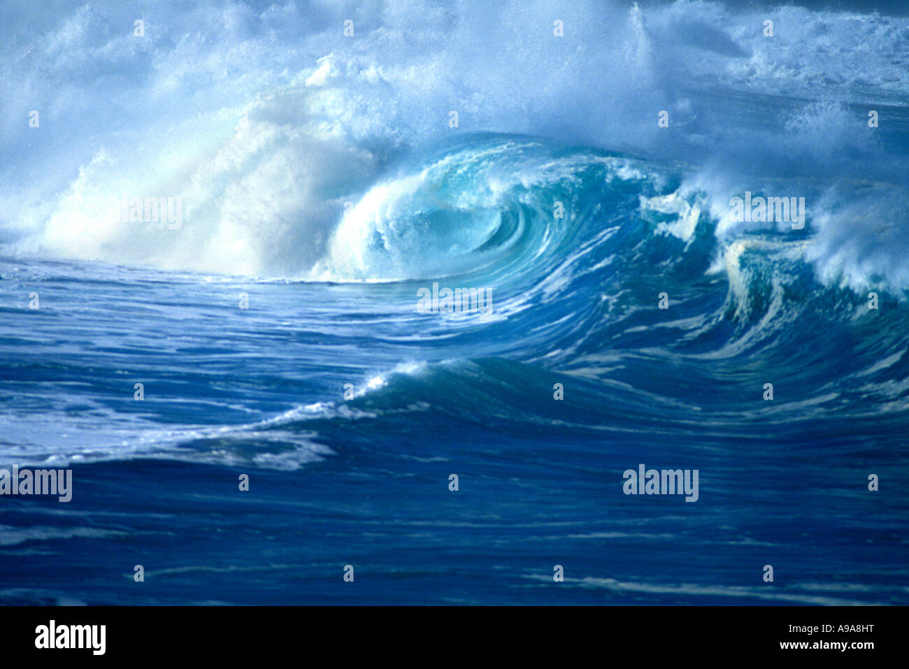 STORM SHOREBREAK WAVE Stock Photo - Alamy