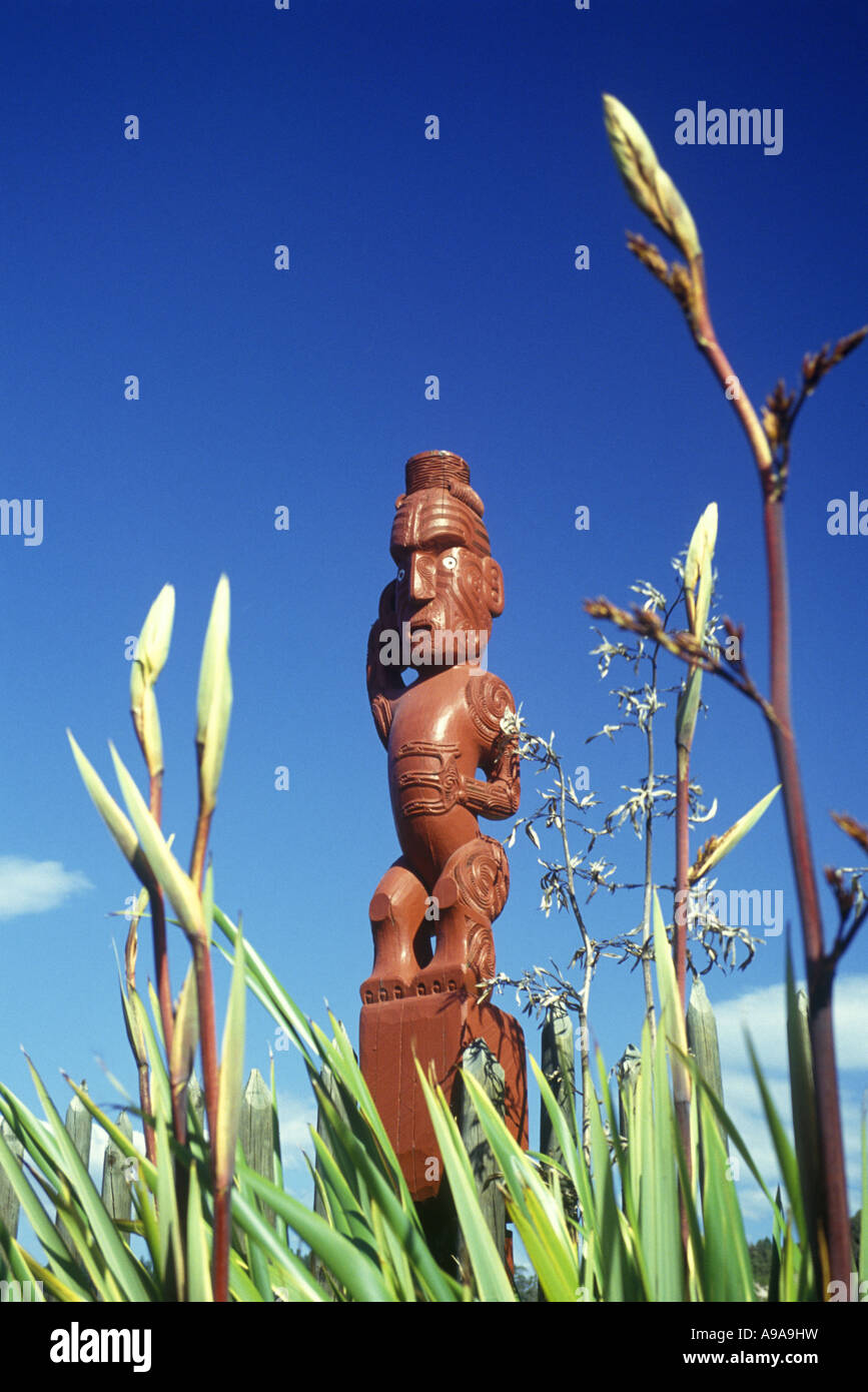 CARVED MAORI STATUE WHAKAREWAREWA THERMAL RESERVE ROTORUA NORTH ISLAND ...