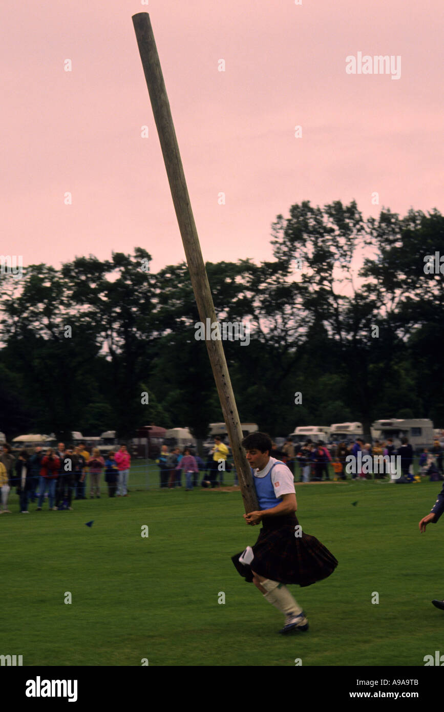 Caber toss scottish heavy games hi-res stock photography and images - Alamy