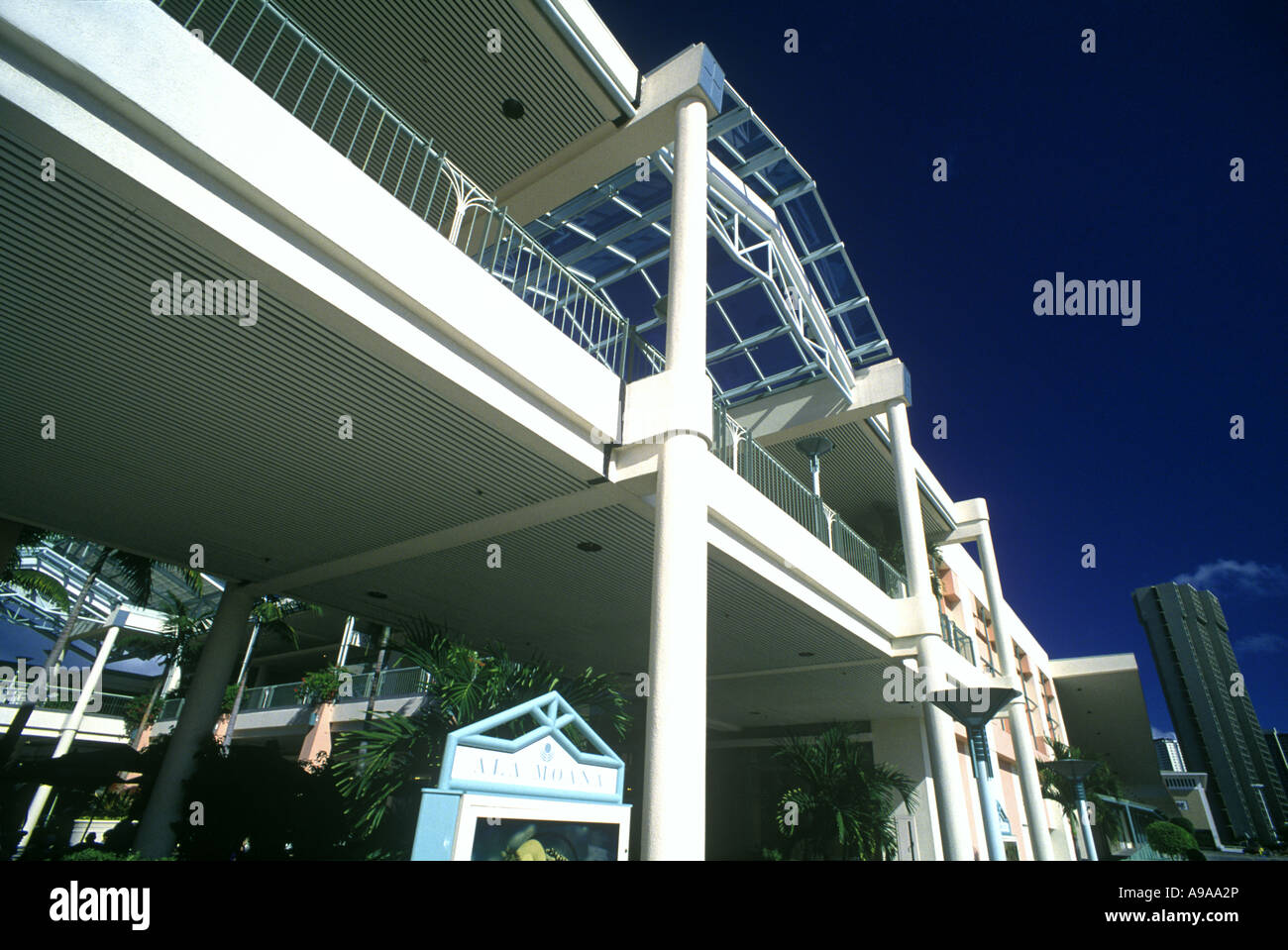 ALA MOANA SHOPPING MALL HONOLULU OAHU HAWAII USA Stock Photo - Alamy