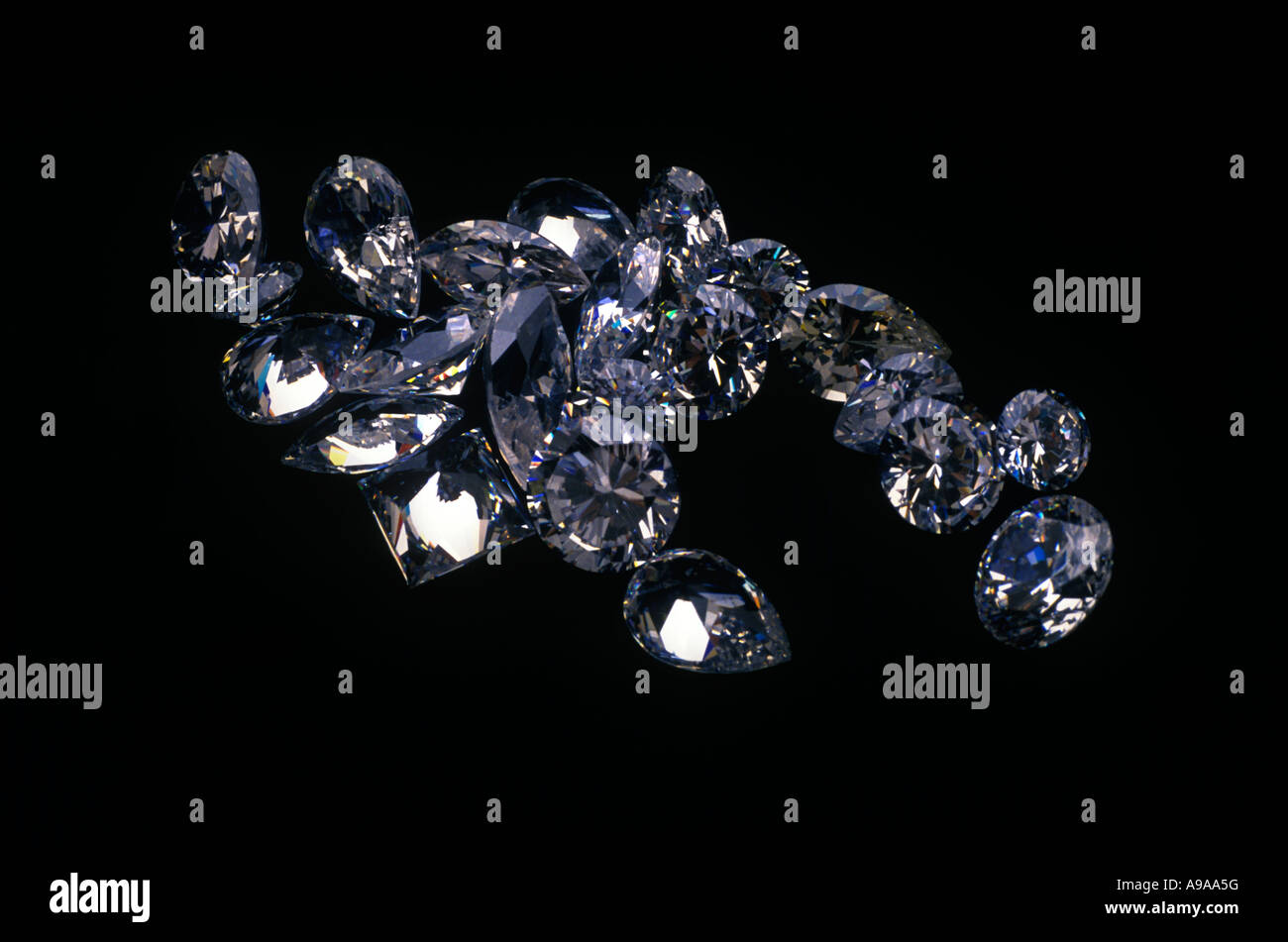 LARGE DIAMONDS ON PLAIN BLACK BACKGROUND Stock Photo - Alamy