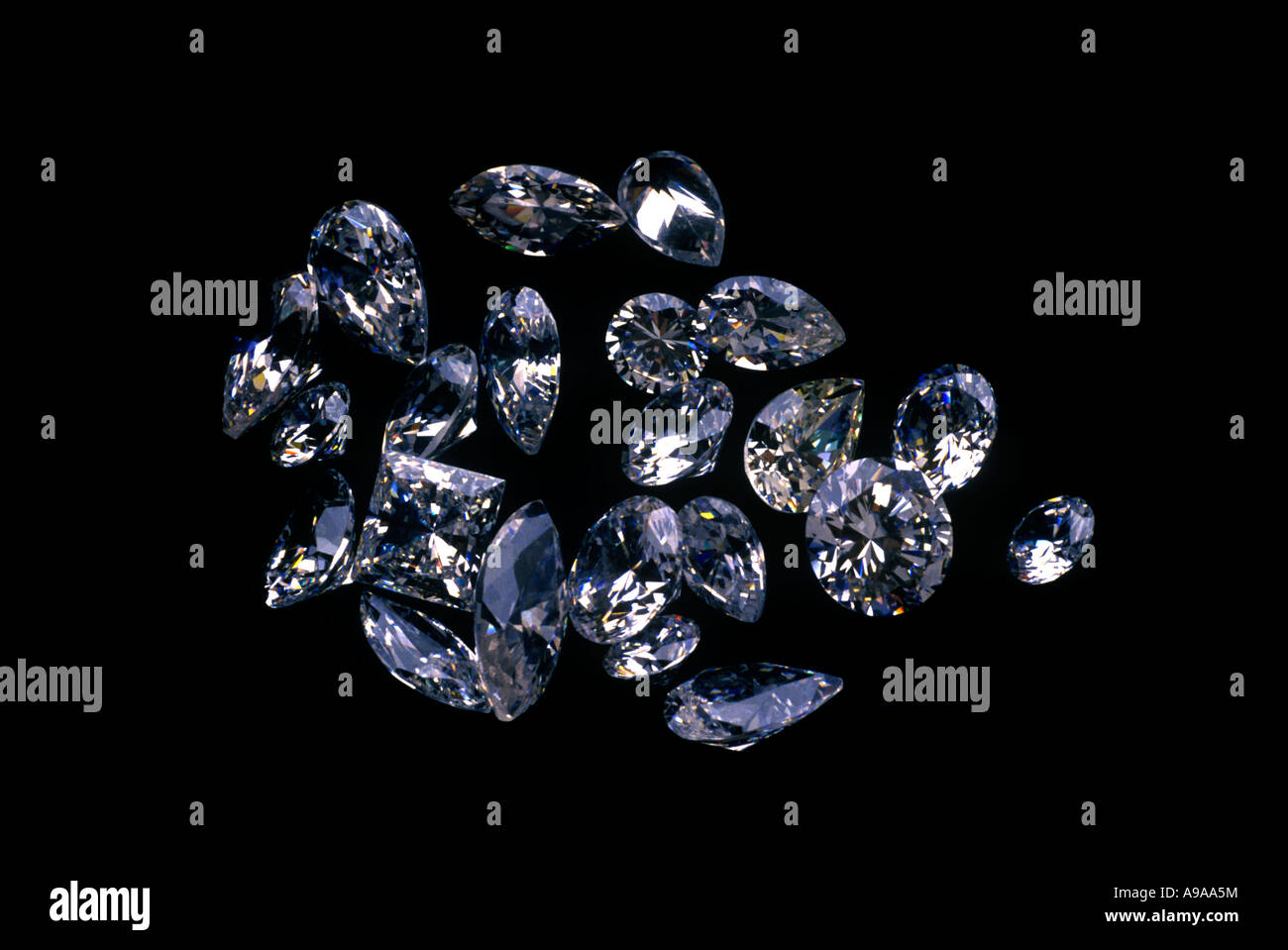 LARGE DIAMONDS ON PLAIN BLACK BACKGROUND Stock Photo - Alamy