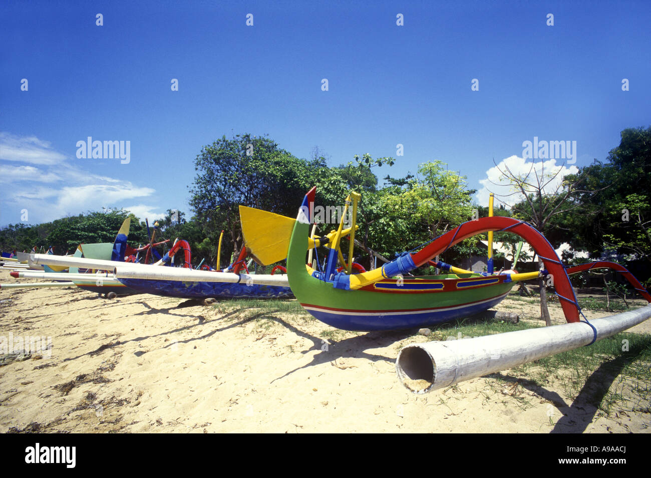 PRAHU OUTRIGGER CANOE SANUR BEACH BALI INDONESIA Stock Photo - Alamy