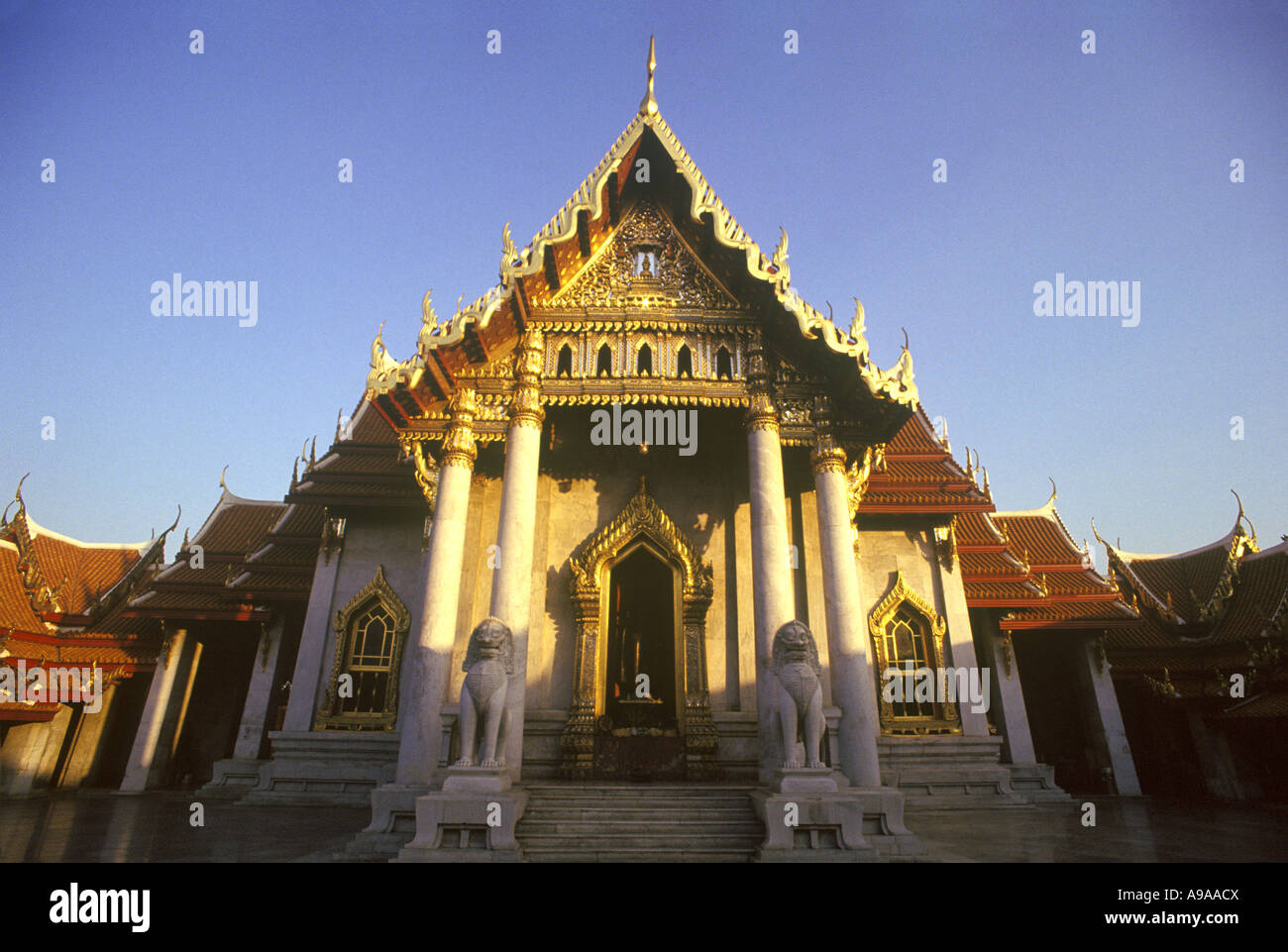 WAT BENCHAMABOPIT MARBLE TEMPLE BANGKOK THAILAND Stock Photo - Alamy