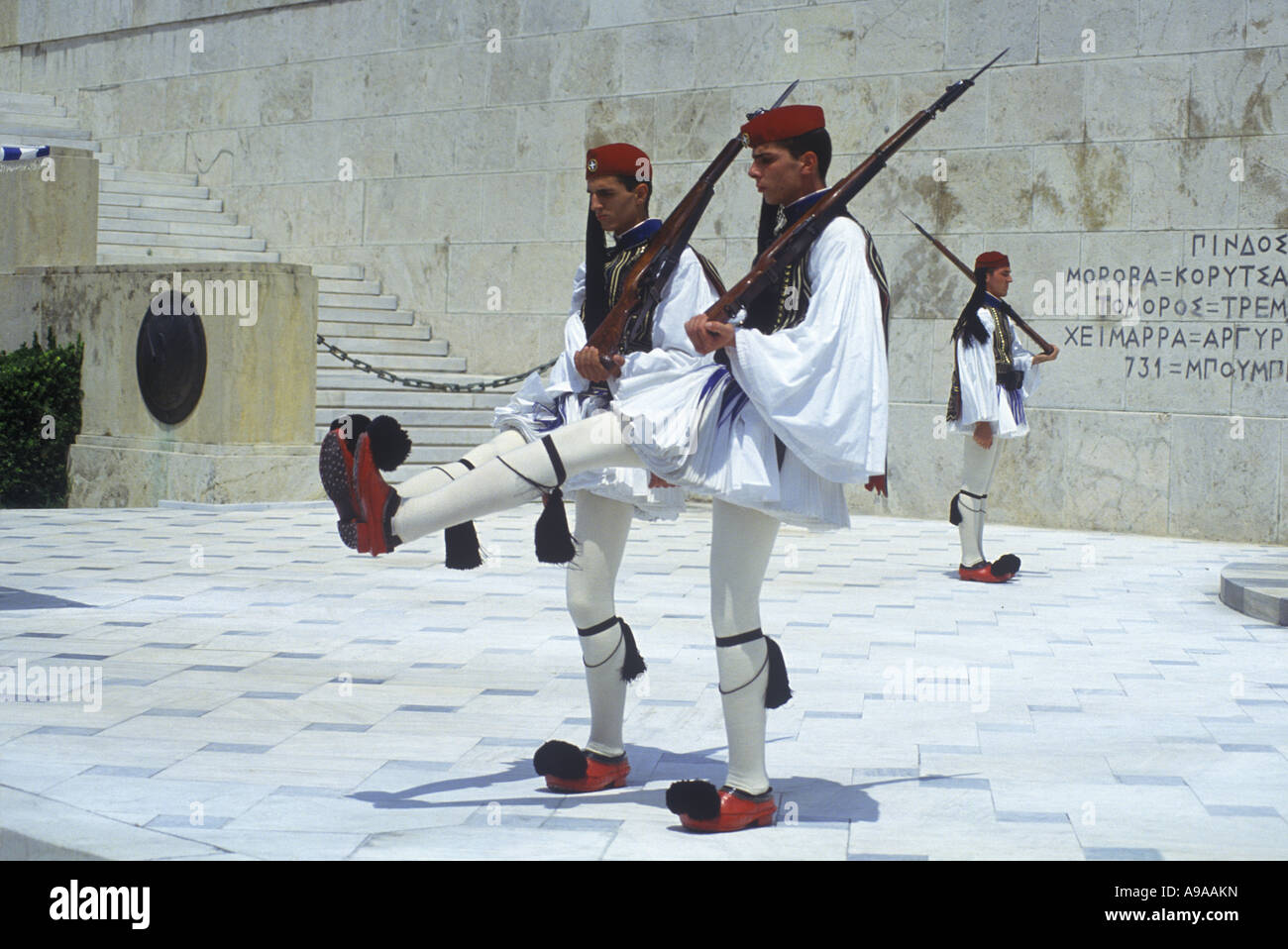 CHANGING OF THE EVZON HONOUR GUARD TOMB OF UNKNOWN SOLDIER ATHENS ...