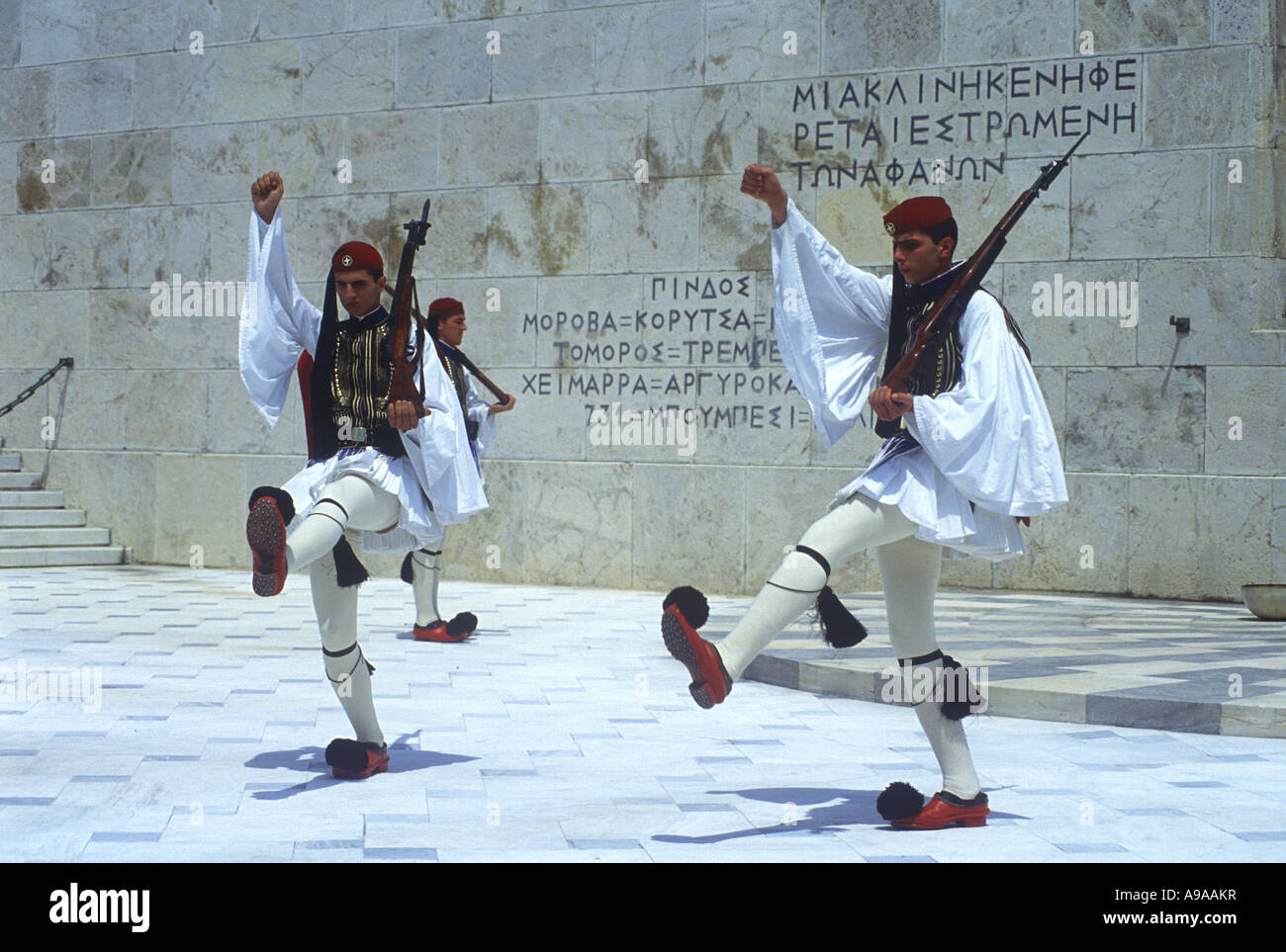 CHANGING OF THE EVZON HONOUR GUARD TOMB OF UNKNOWN SOLDIER ATHENS ...