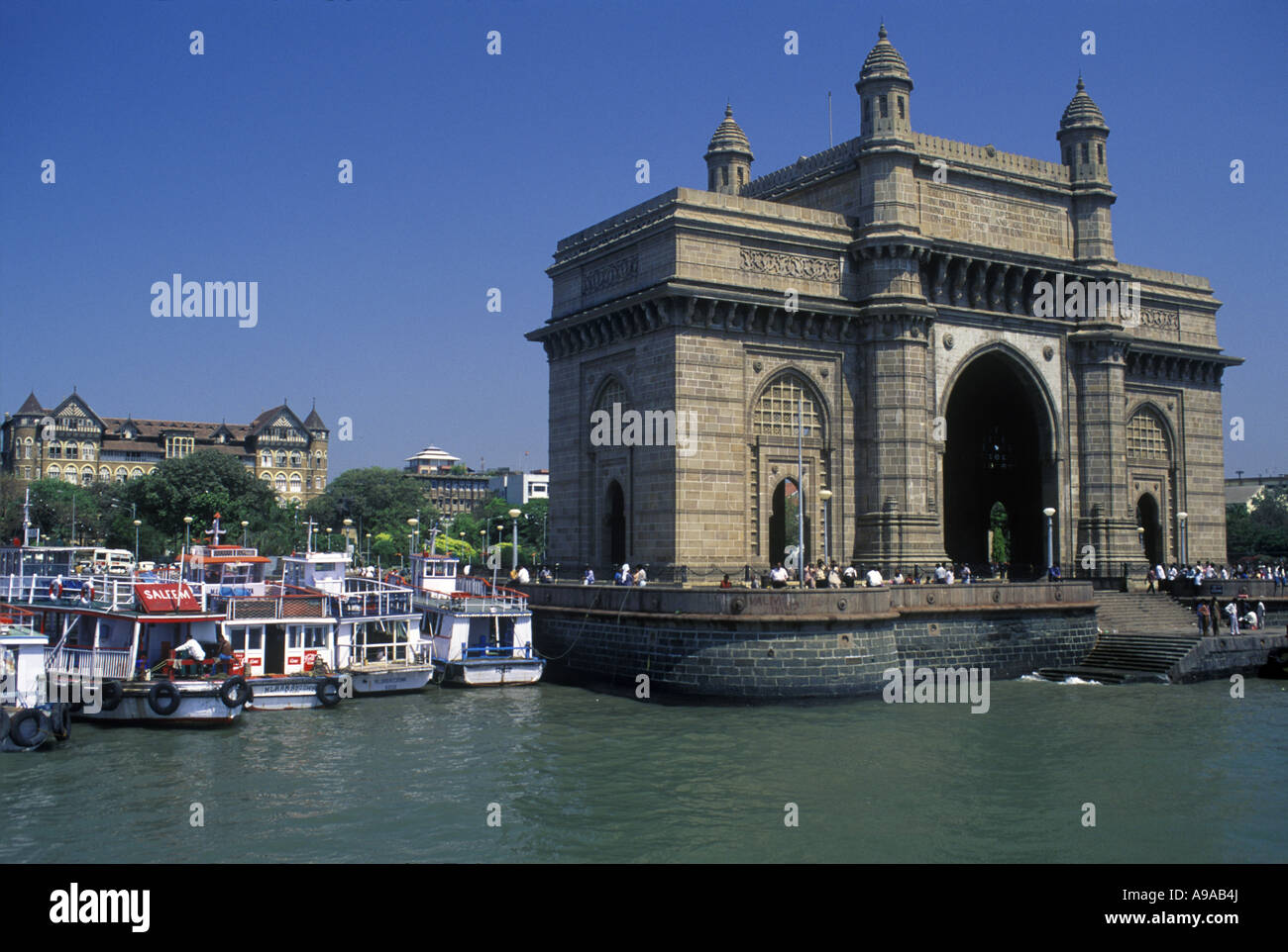 GATEWAY TO INDIA APOLLO BUNDER WATERFRONT MUMBAI INDIA Stock Photo - Alamy
