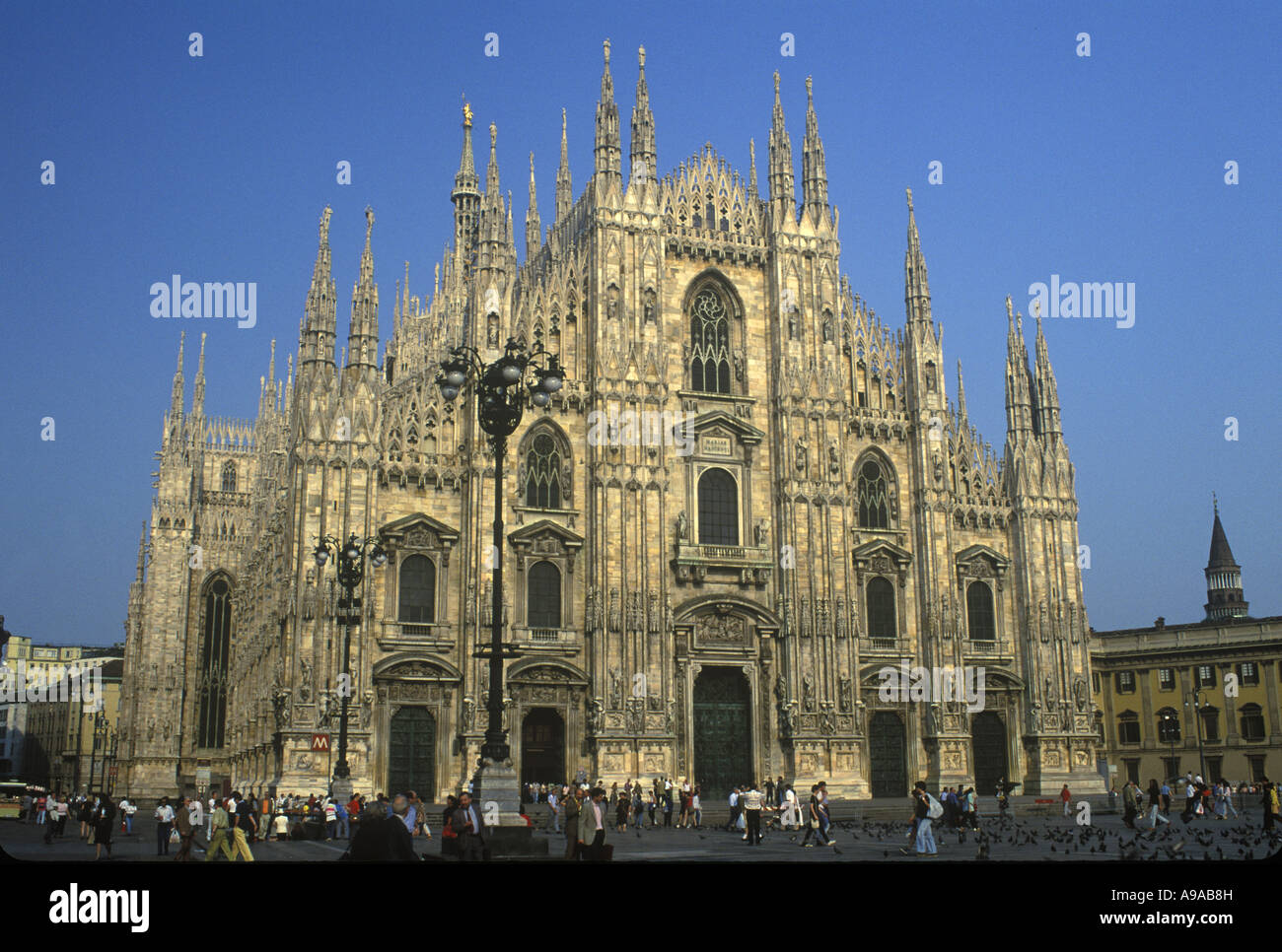 WEST FRONT DUOMO PIAZZA DI DUOMO MILAN ITALY Stock Photo - Alamy
