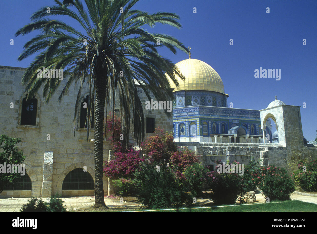 DOME OF THE ROCK OMAR MOSQUE TEMPLE MOUNT JERUSALEM ISRAEL Stock Photo ...