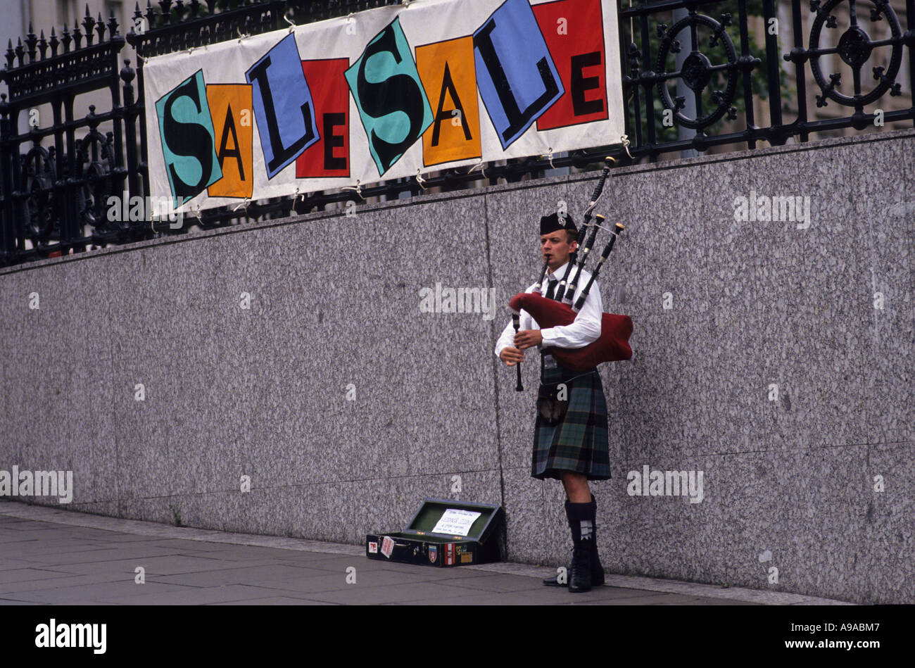 bag pipe player Edinburgh Stock Photo - Alamy