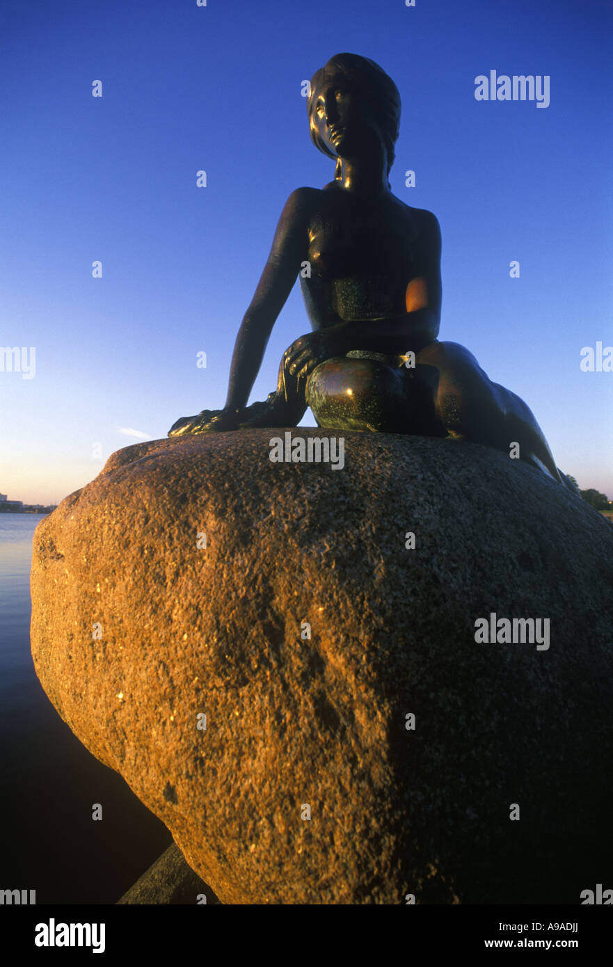 The little mermaid sculpture 1913 hi-res stock photography and images - Alamy