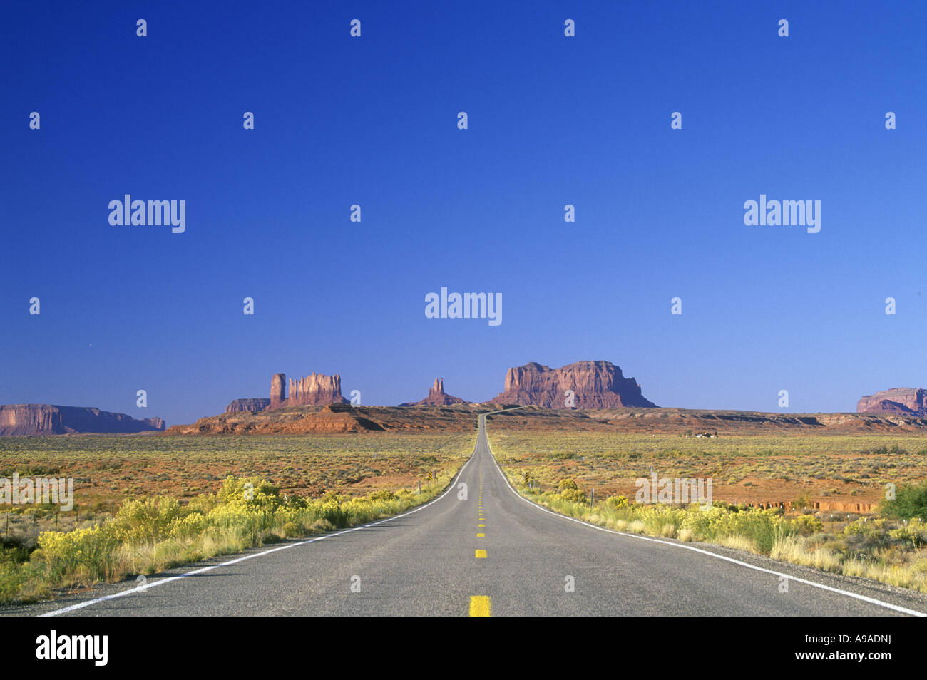 Empty road highway 163 monument hi-res stock photography and images - Alamy