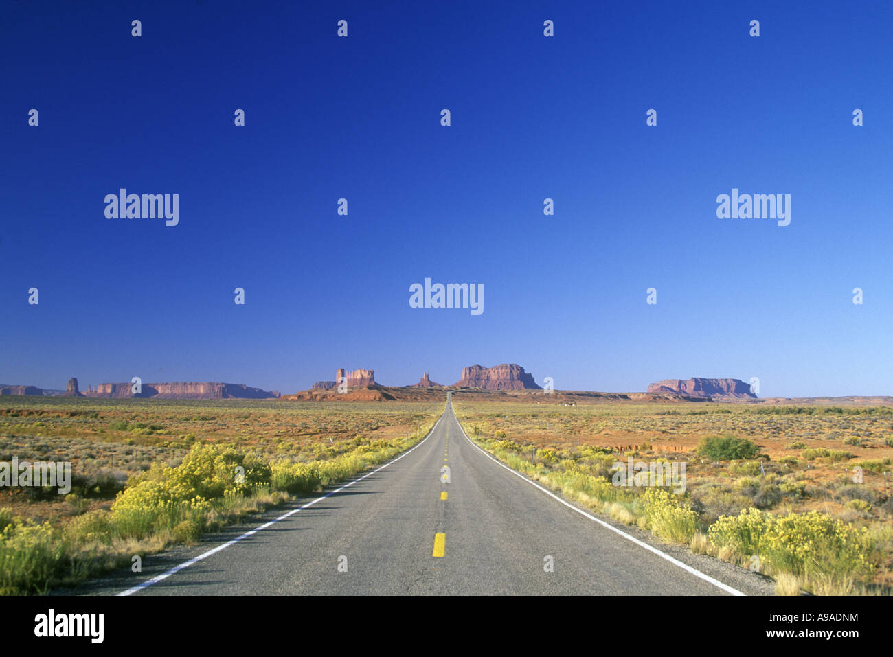 ROUTE 163 MONUMENT VALLEY UTAH USA Stock Photo - Alamy