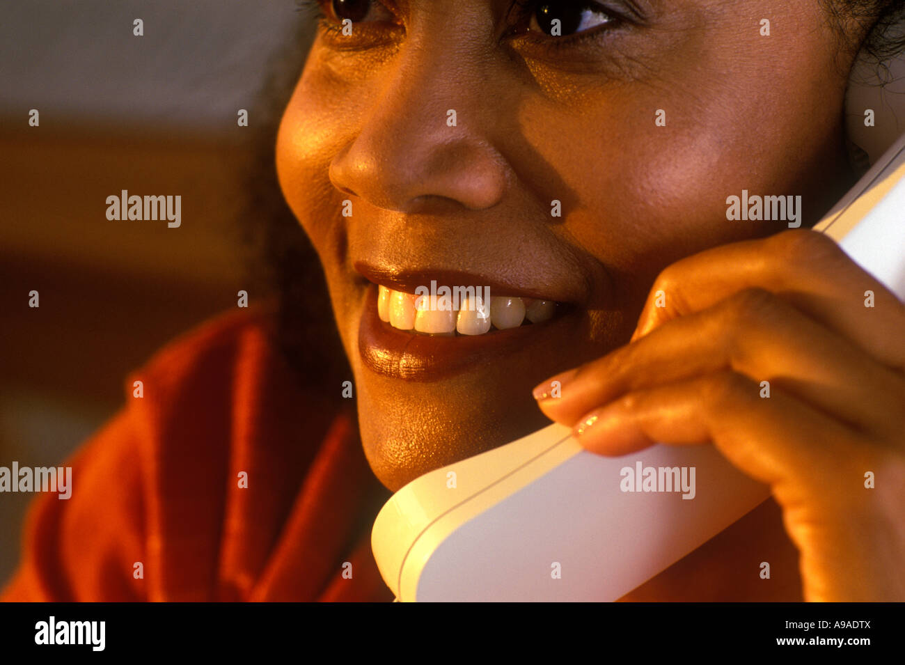 WOMAN SPEAKING ON TELEPHONE Stock Photo - Alamy