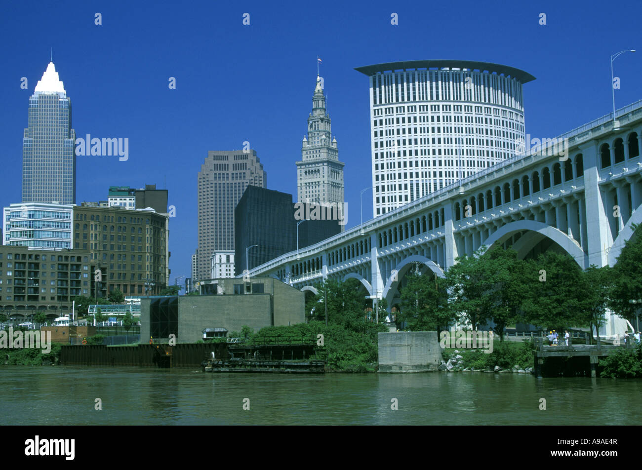 CUYAHOGA RIVER DOWNTOWN SKYLINE CLEVELAND OHIO USA Stock Photo - Alamy