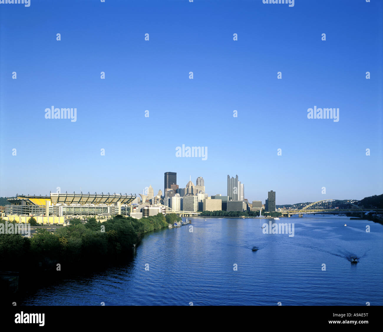 DOWNTOWN SKYLINE PITTSBURGH OHIO RIVER PENNSYLVANIA USA Stock Photo - Alamy
