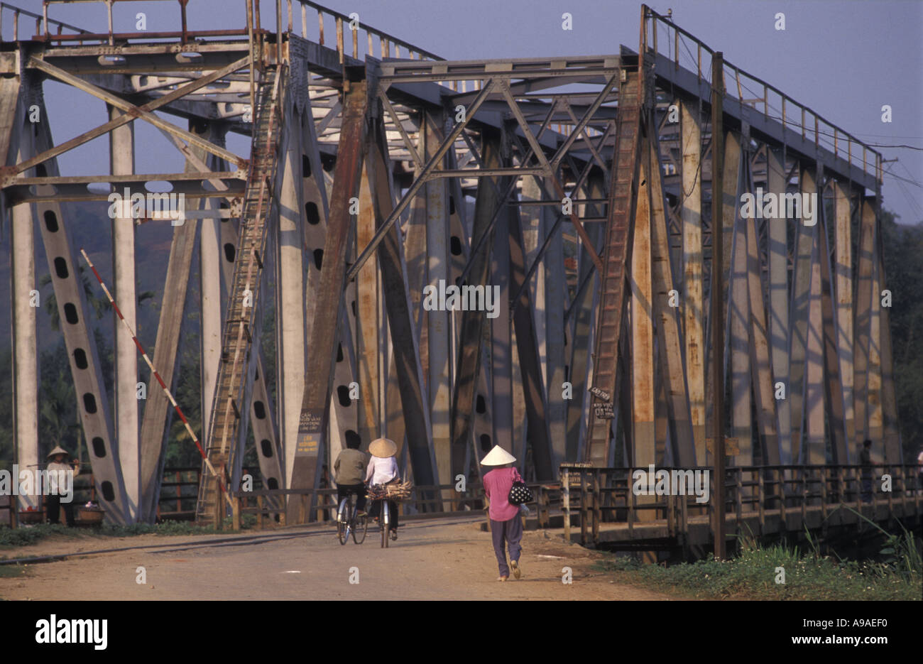 VIETNAM Bridge over the Red River Stock Photo - Alamy