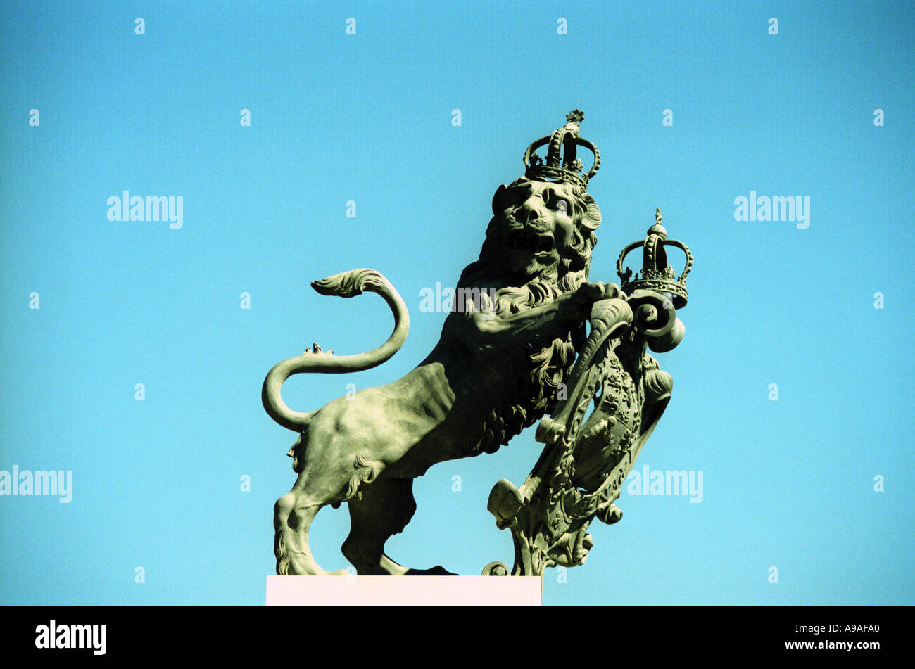 Lion gates hi-res stock photography and images - Alamy
