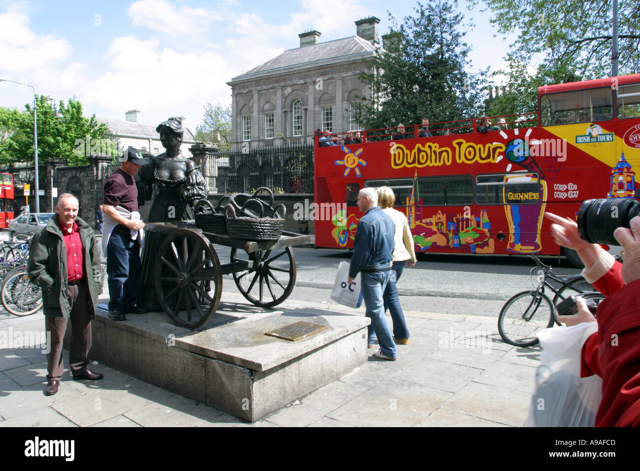 Statue Of Molly In Dublin Ireland at Dane Figueroa blog