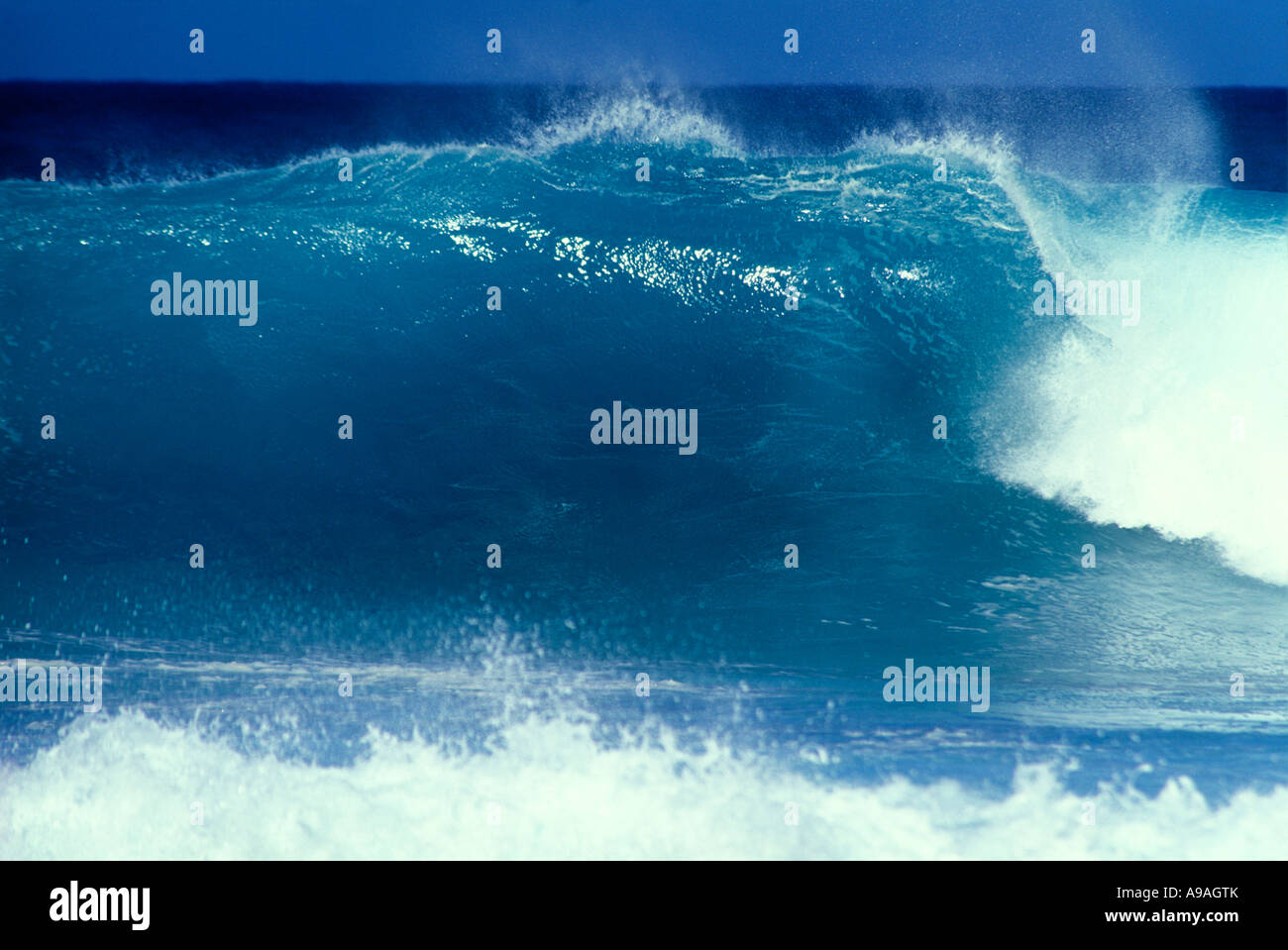 STORM SHOREBREAK WAVE Stock Photo - Alamy