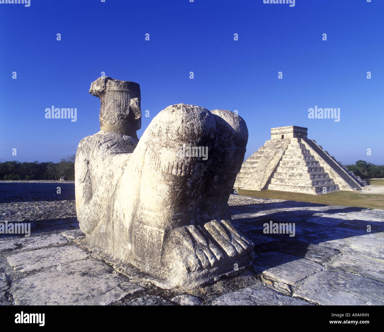 CHAC MOOL ALTAR TO EL CASTILLO KUKULKAN PYRAMID CHICHEN ITZA MAYAN ...