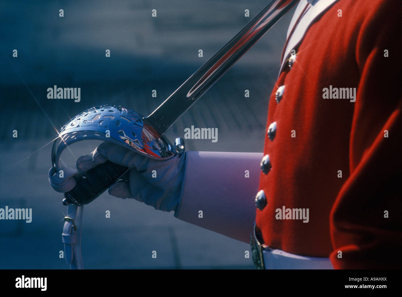 STANDING SENTRY SWORD GUARDSMAN CEREMONIAL UNIFORM HORSE GUARD’S PARADE ...