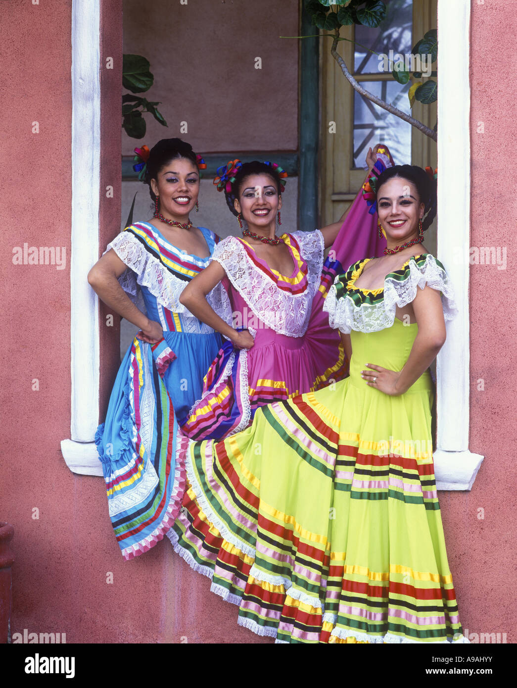 WOMEN DANCERS MERIDA YUCATAN MEXICO Stock Photo - Alamy