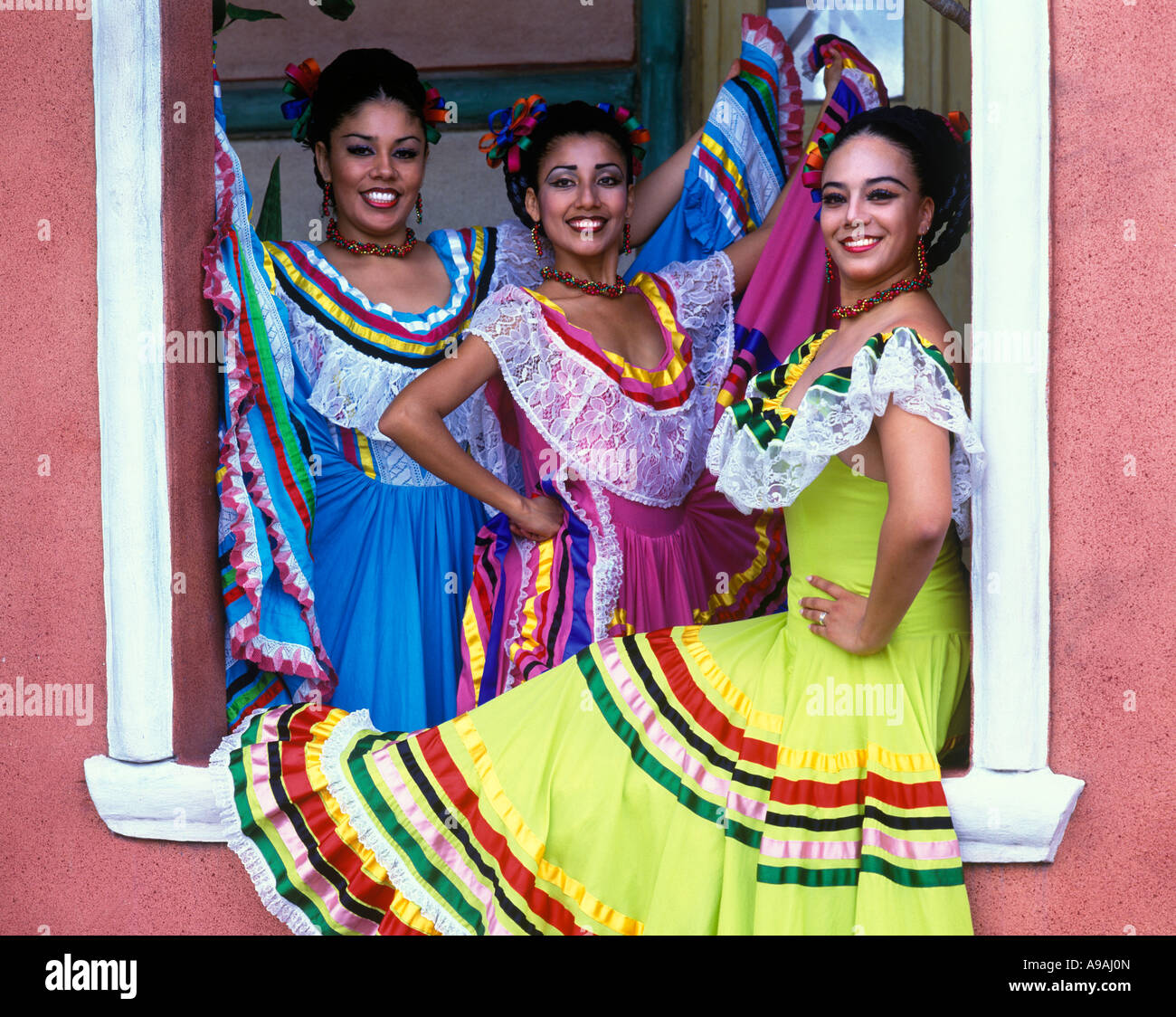 Mexican traditional clothes yucatan hi-res stock photography and images ...