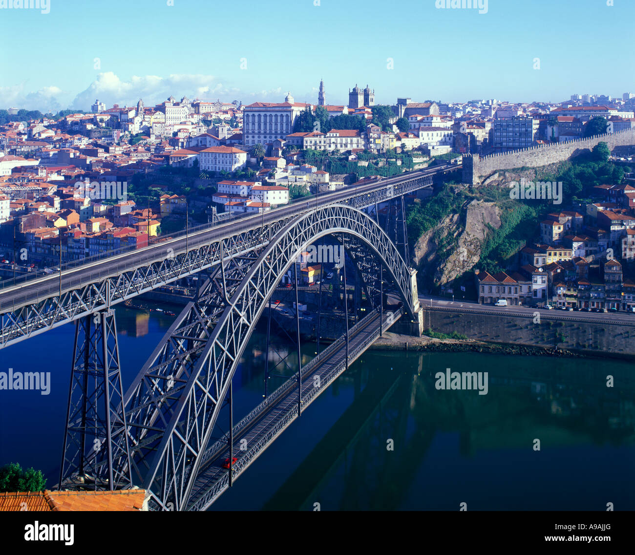 PONTE DOM LUIS 1 BRIDGE RIO DOURO OPORTO PORTUGAL Stock Photo - Alamy