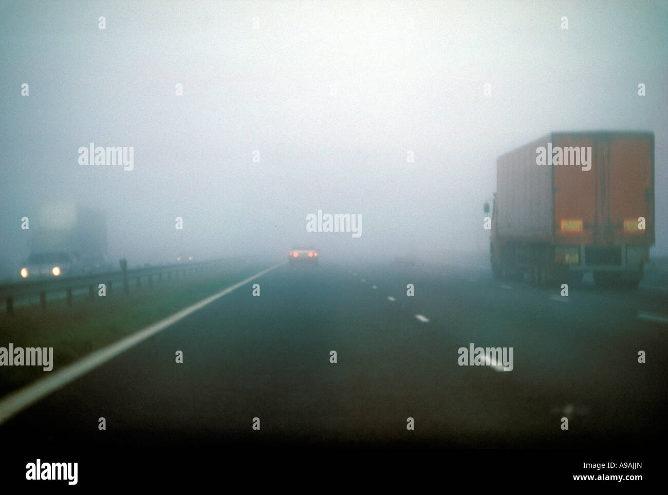 ROAD TRAFFIC FOG MOTORWAY ENGLAND UK Stock Photo - Alamy