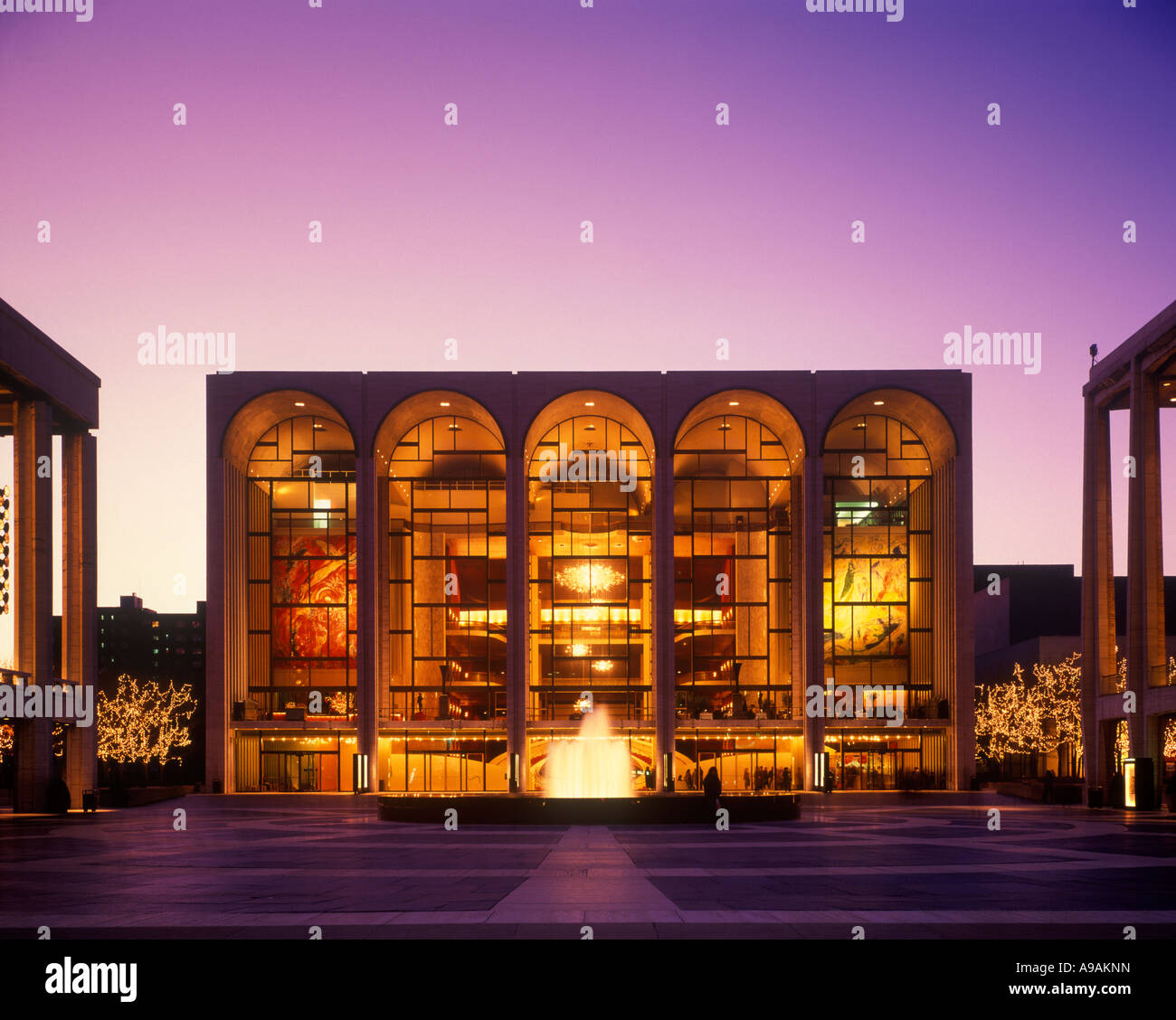 METROPOLITAN OPERA HOUSE (©WALLACE HARRISON 1966) MAIN PLAZA LINCOLN ...