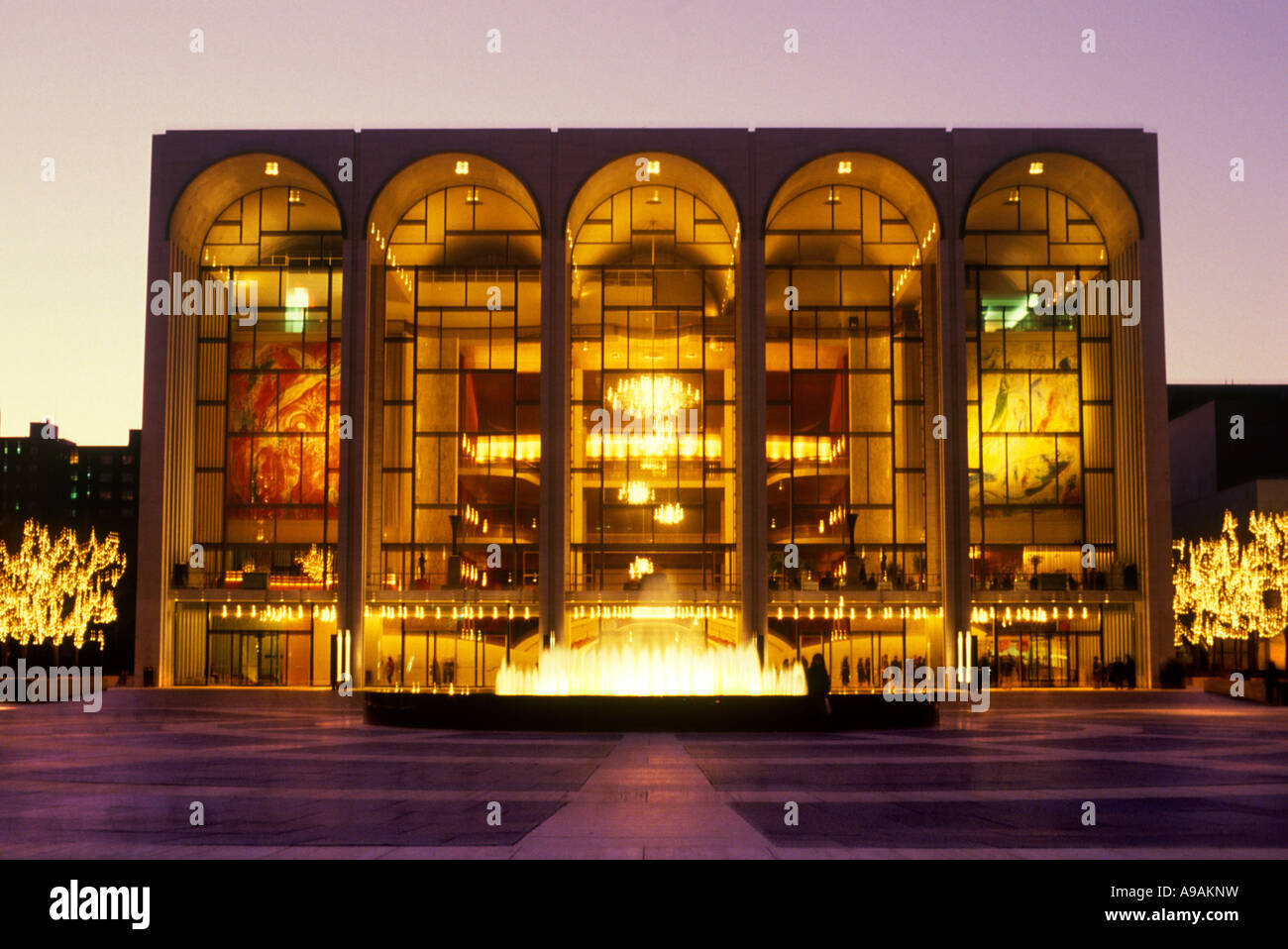 METROPOLITAN OPERA HOUSE (©WALLACE HARRISON 1966) MAIN PLAZA LINCOLN ...
