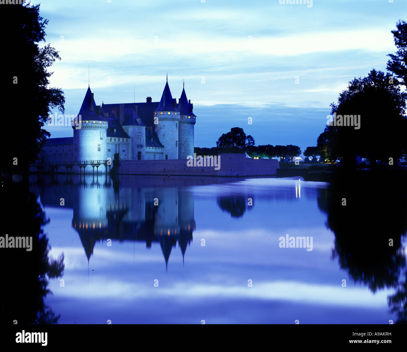 Chateau de sully france french hi-res stock photography and images - Alamy