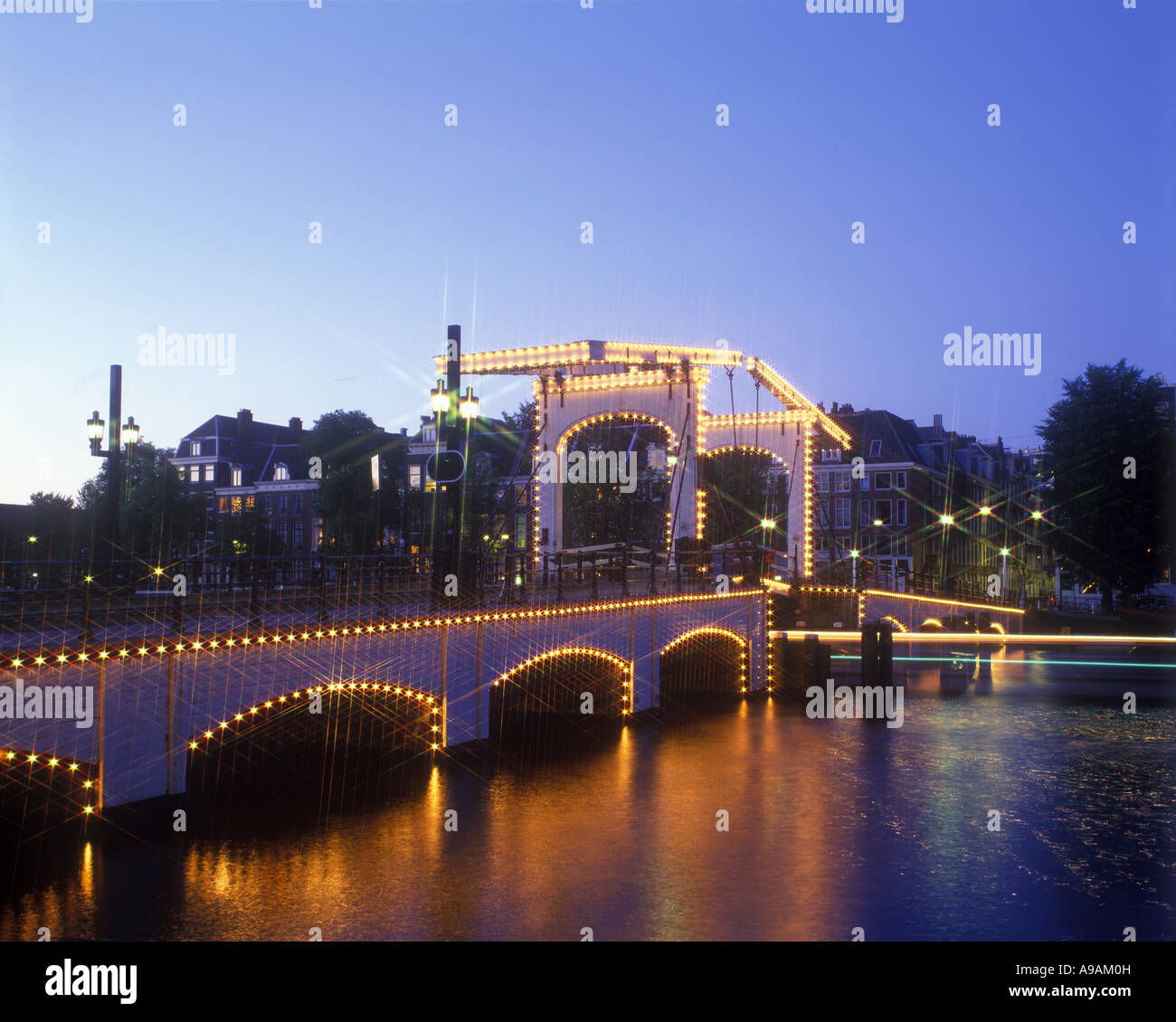 MAGERE BRUG SKINNY BRIDGE AMSTEL CANAL AMSTERDAM HOLLAND Stock Photo ...